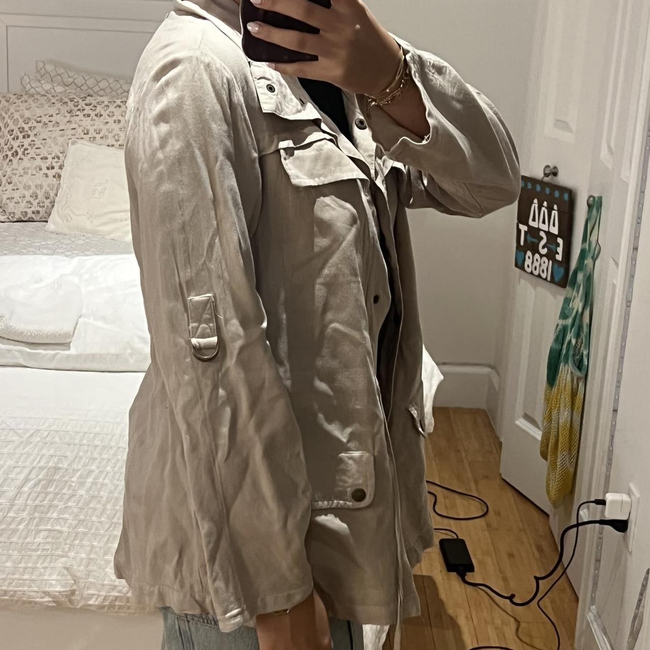 HAYDEN BEIGE CARGO JACKET SIZE SMALL BUT FITS MEDIUM - Depop