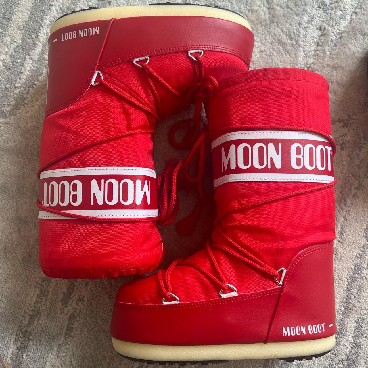 Original Red moon boots EU 31/34 Worn once - Depop