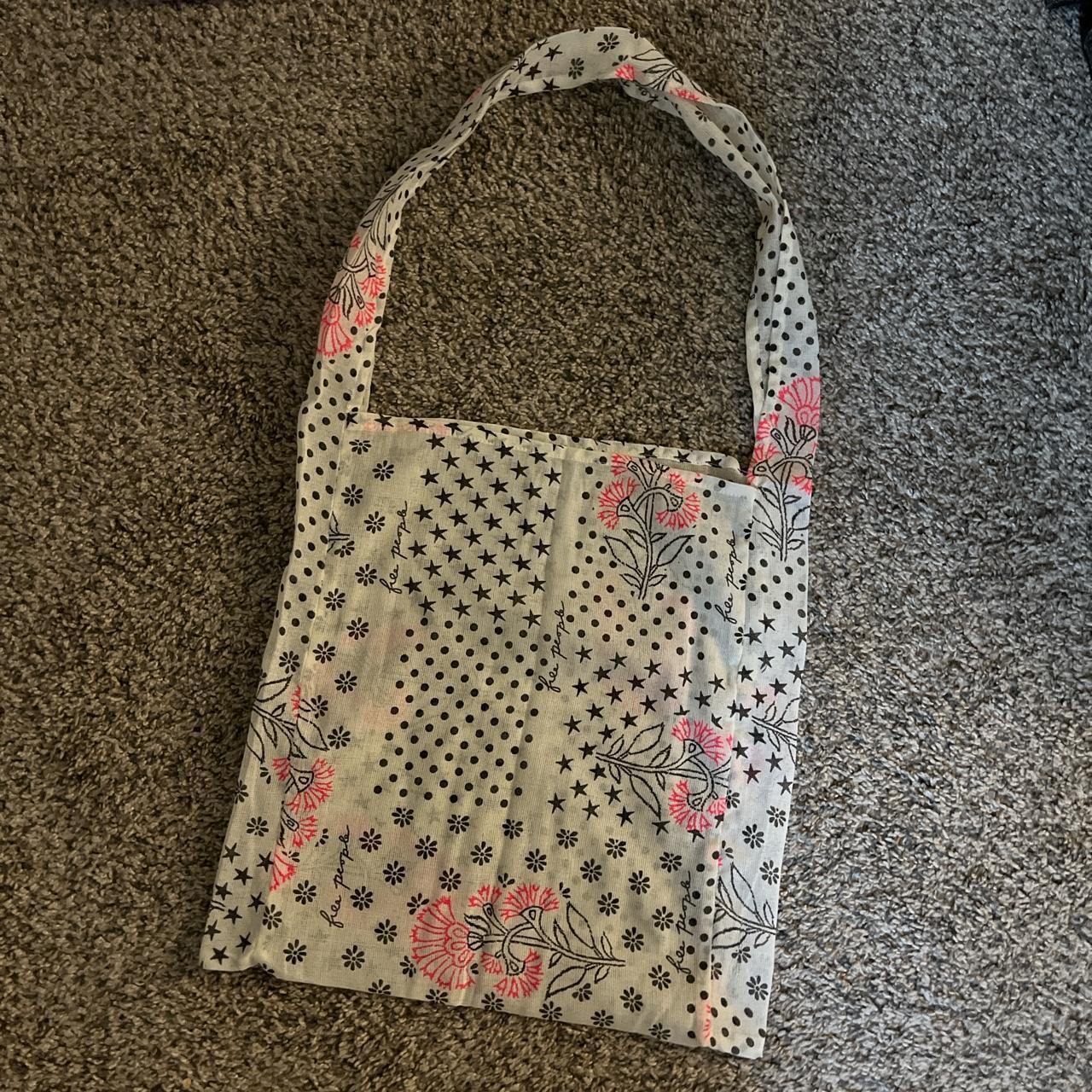 Free People tote in perfect condition Great for the... - Depop