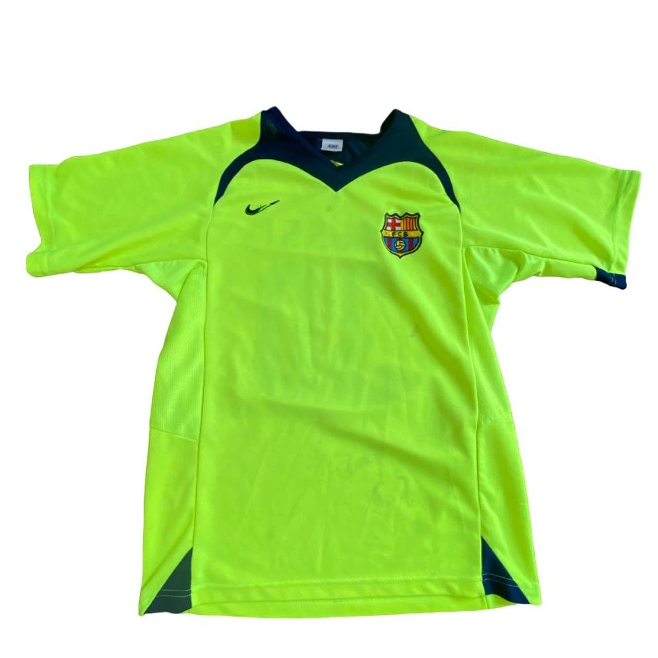 2005/2006 Barcelona training kit Price is final... - Depop