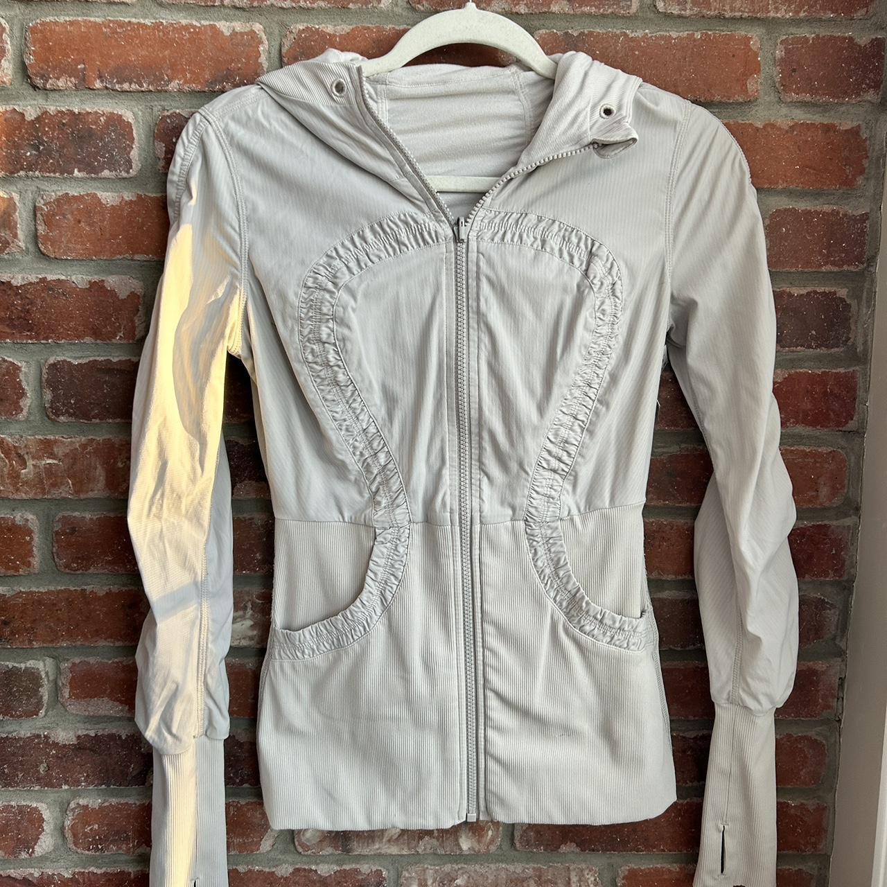 Lululemon “bbl” scuba jacket EUC only flaw: size... - Depop