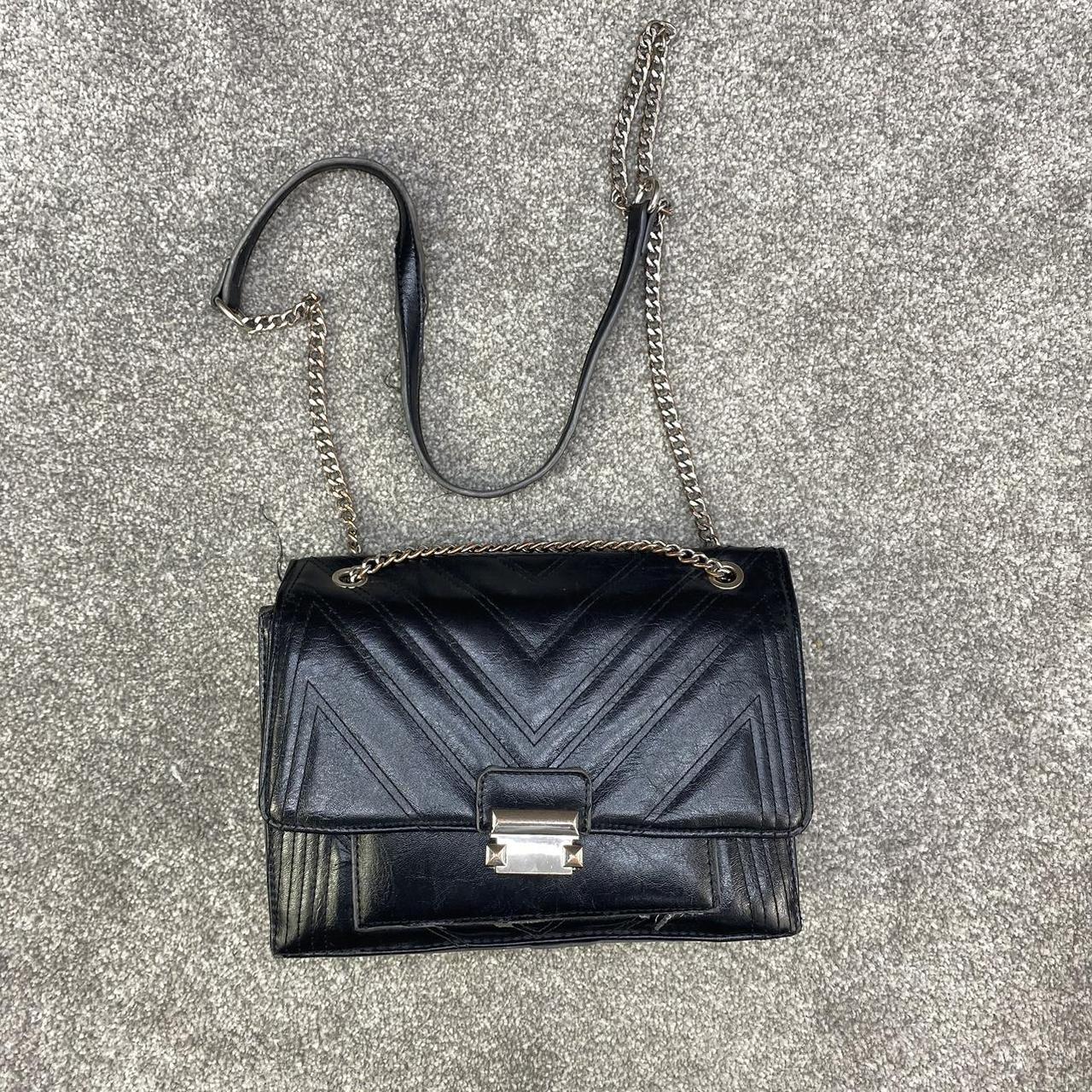NEW LOOK BLACK HANDBAG CROSSBODY CHAIN QUILTED... - Depop