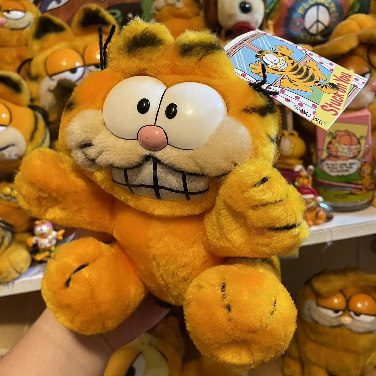 Garfield stuck on you window cling plush missing... - Depop