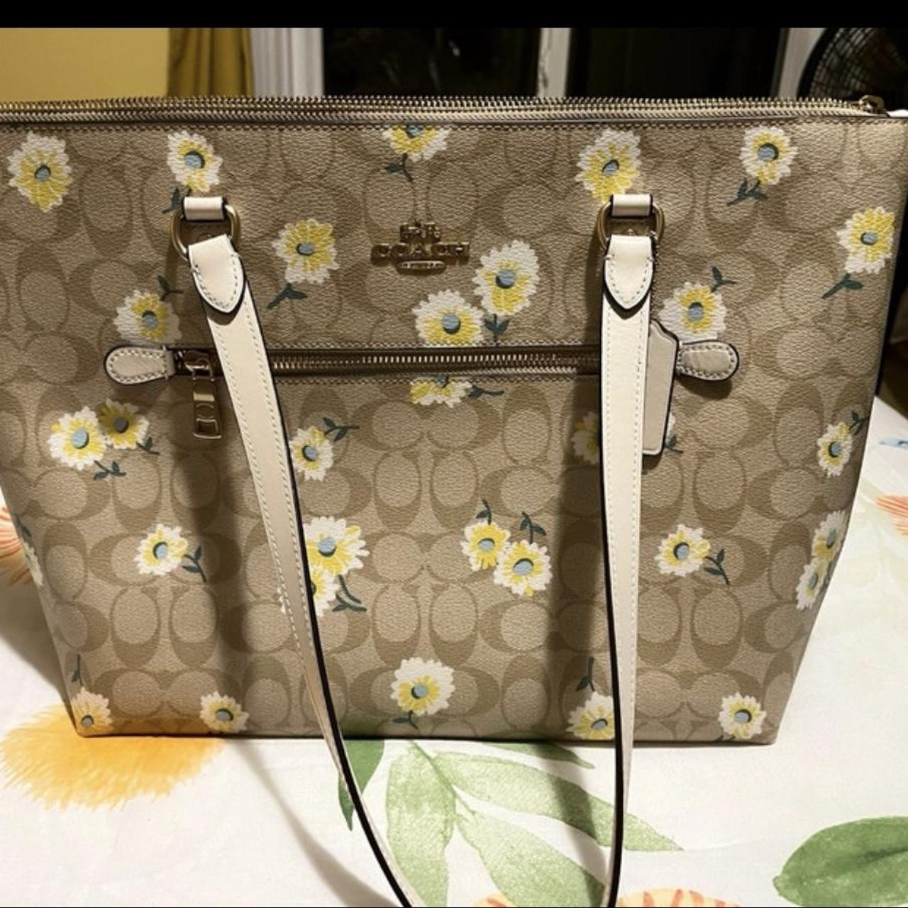 COACH matching daisy tote & wallet set Brand new... - Depop