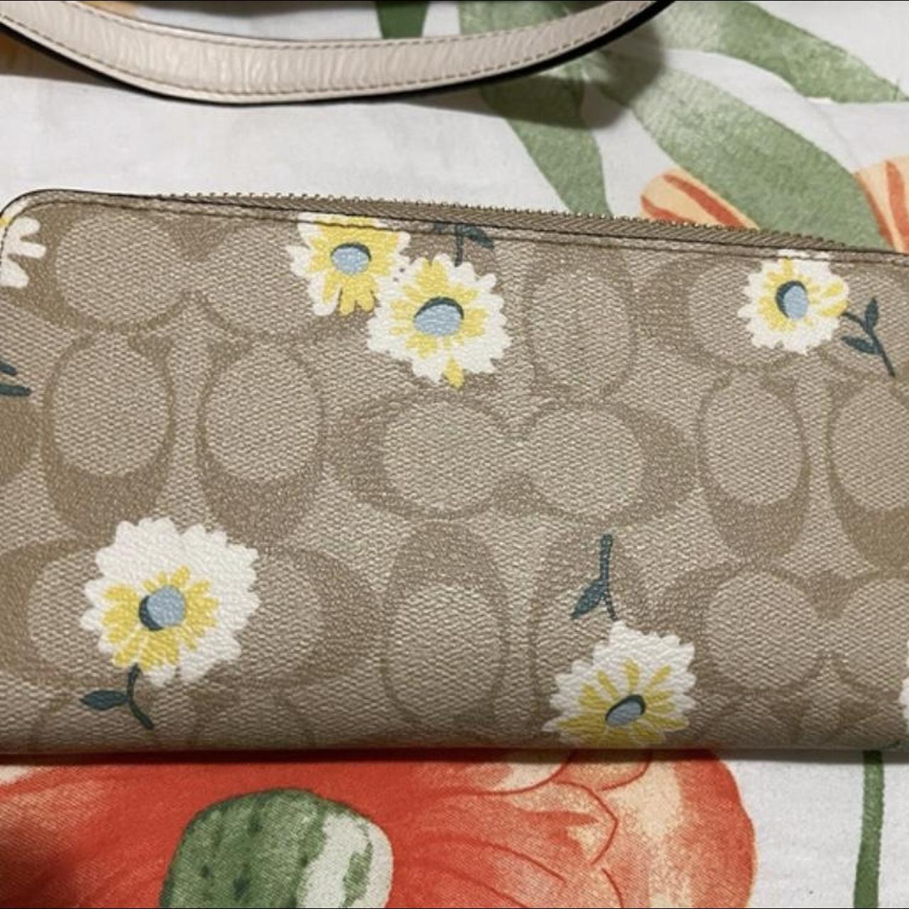 COACH matching daisy tote & wallet set Brand new... - Depop