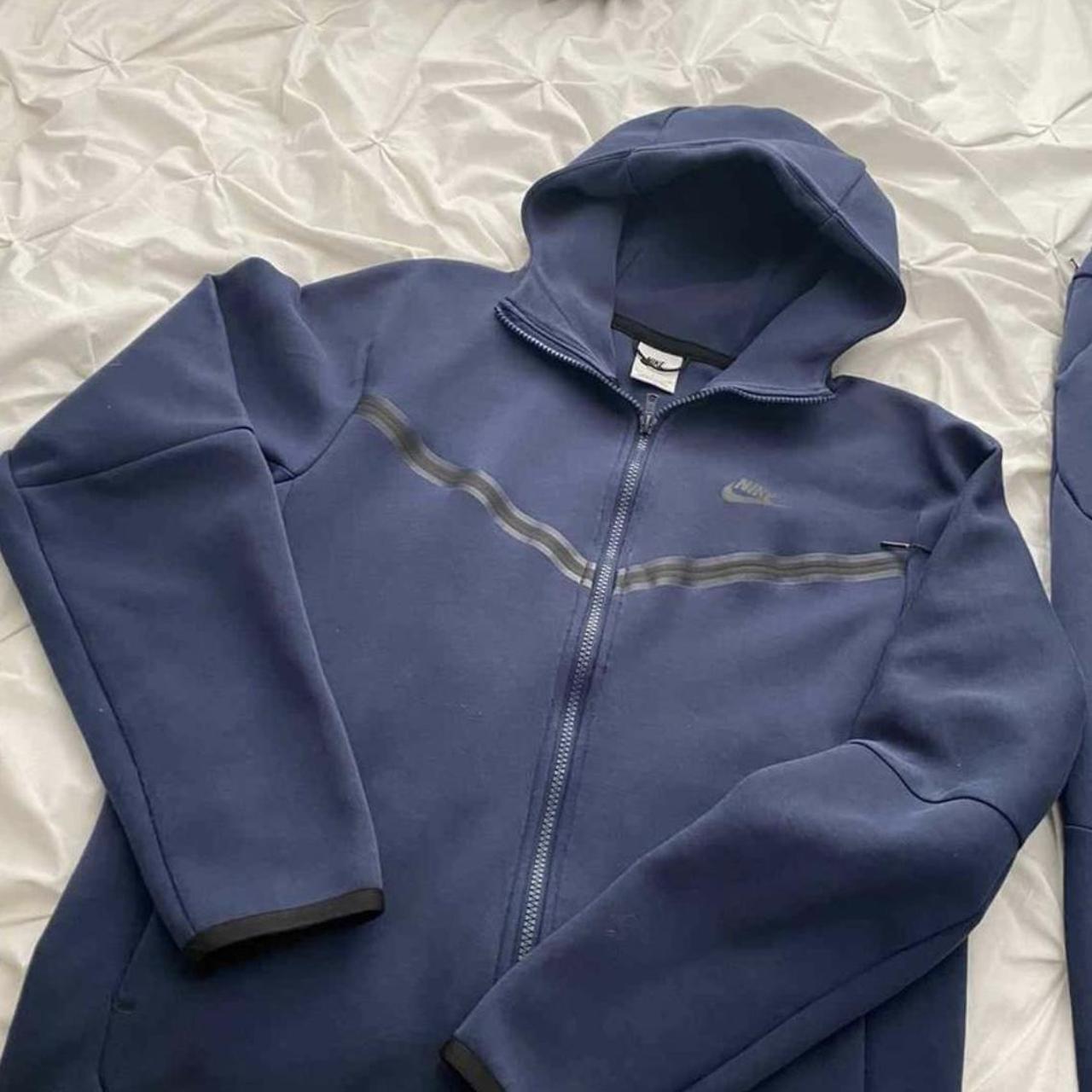 Size m navy blue tech fleece top - Depop