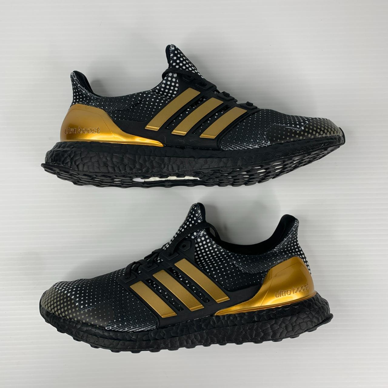 Adidas Men's Black and Gold Trainers | Depop