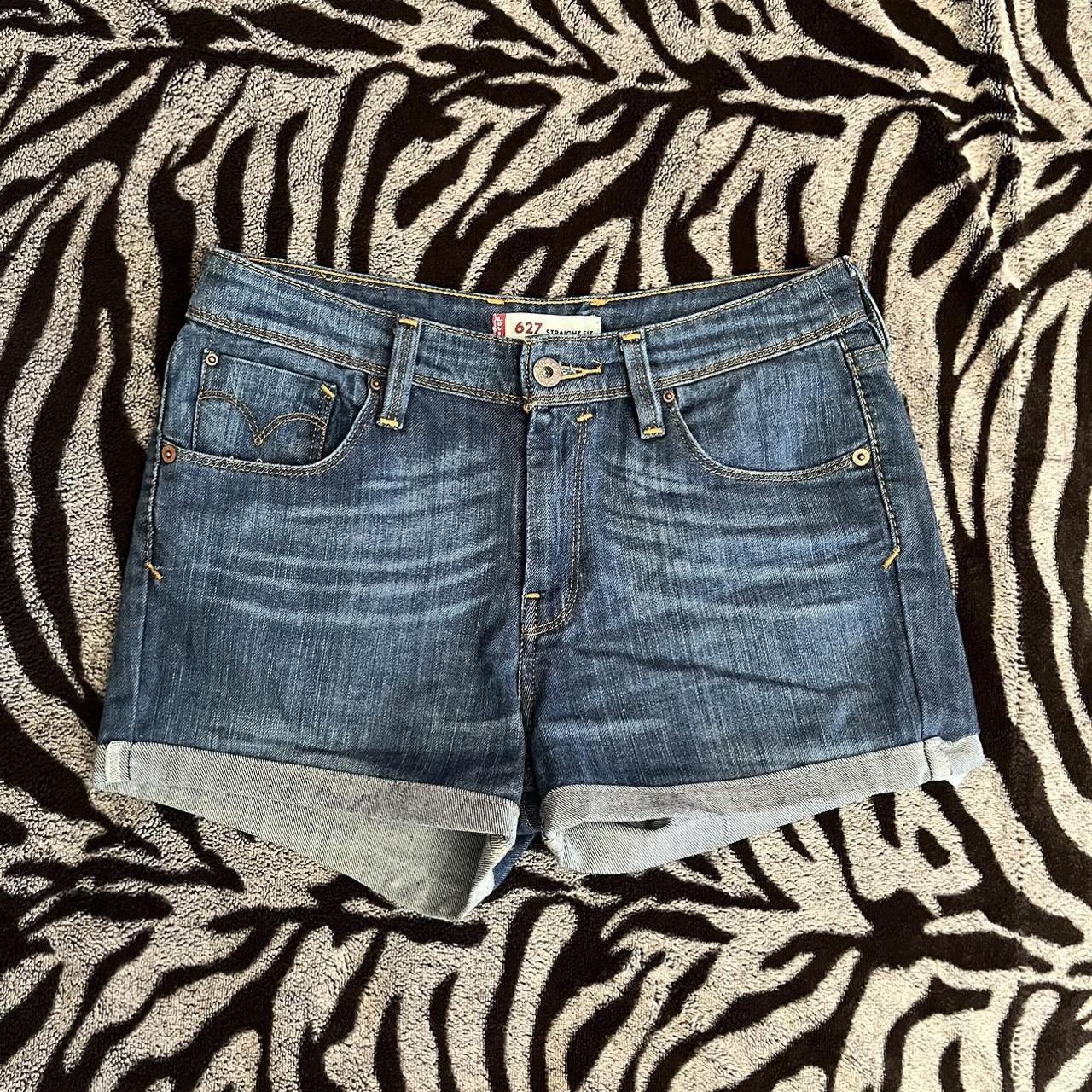 Vintage Levi’s 627 Straight Fit Denim Shorts Size... - Depop