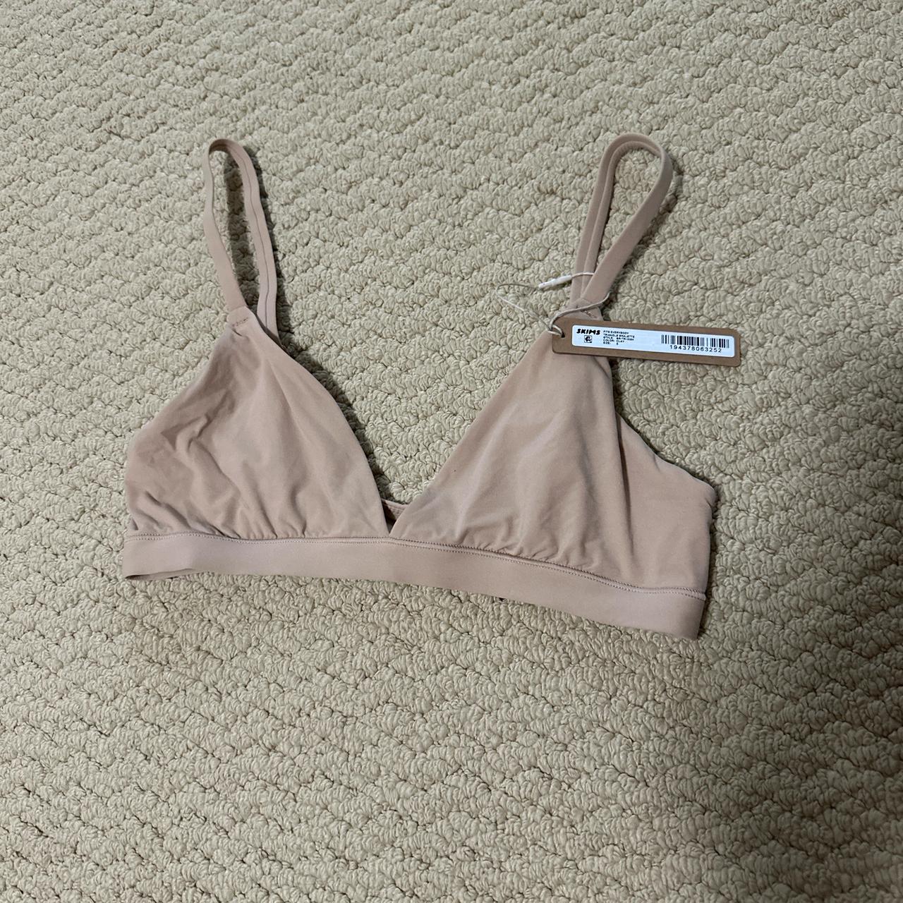 small skims fits everybody bra NEVER WORN! #skims... - Depop