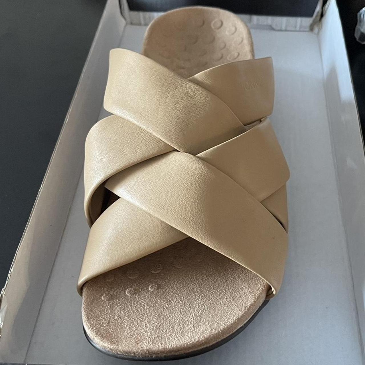 Vionic Women's Tan Sandals | Depop