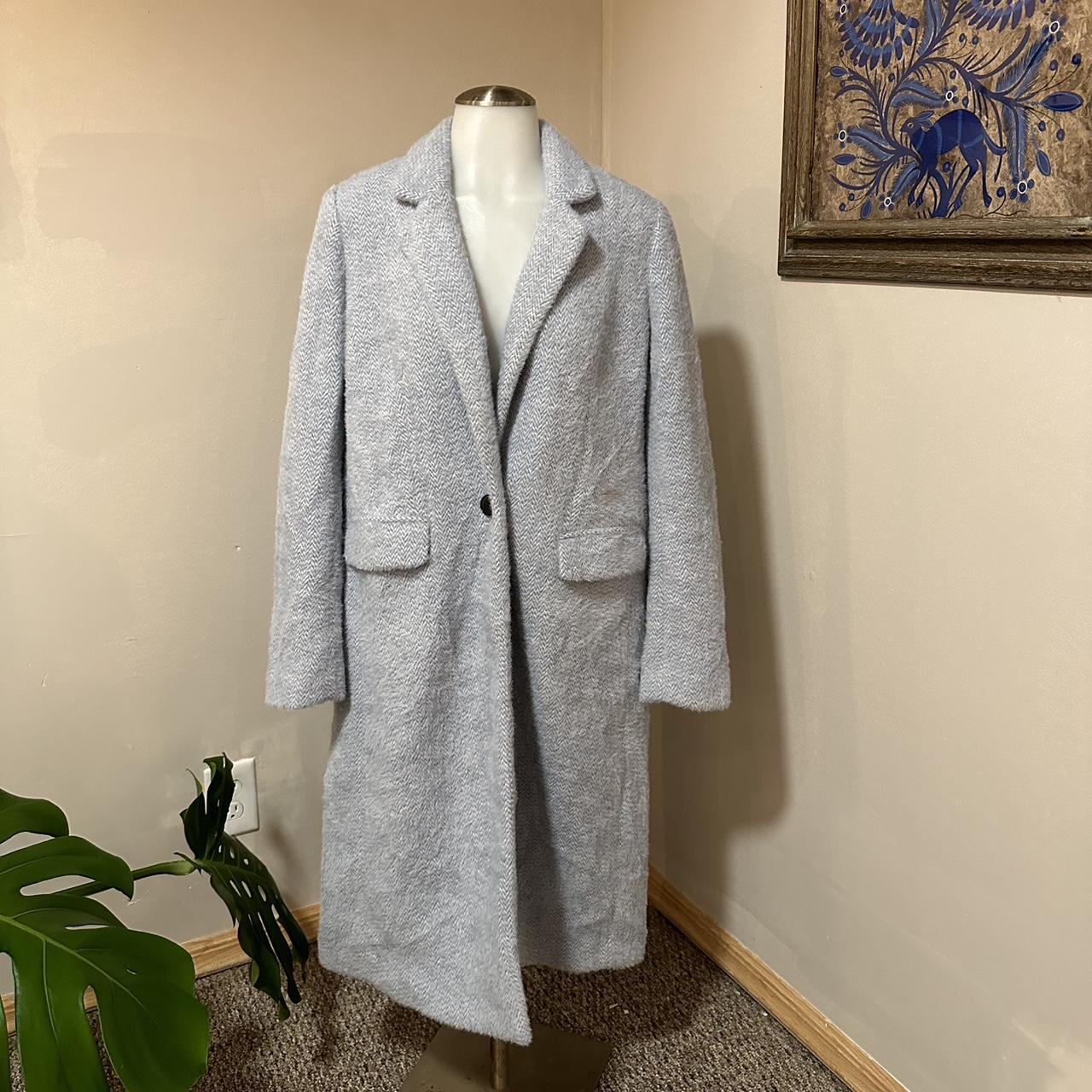 LOFT fuzzy top coat Super warm Bought brand new... - Depop