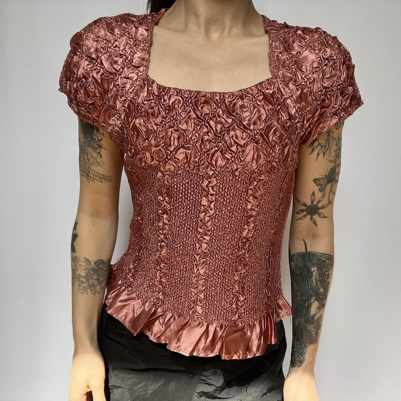 Vintage y2k pink popcorn top with a square neckline... - Depop