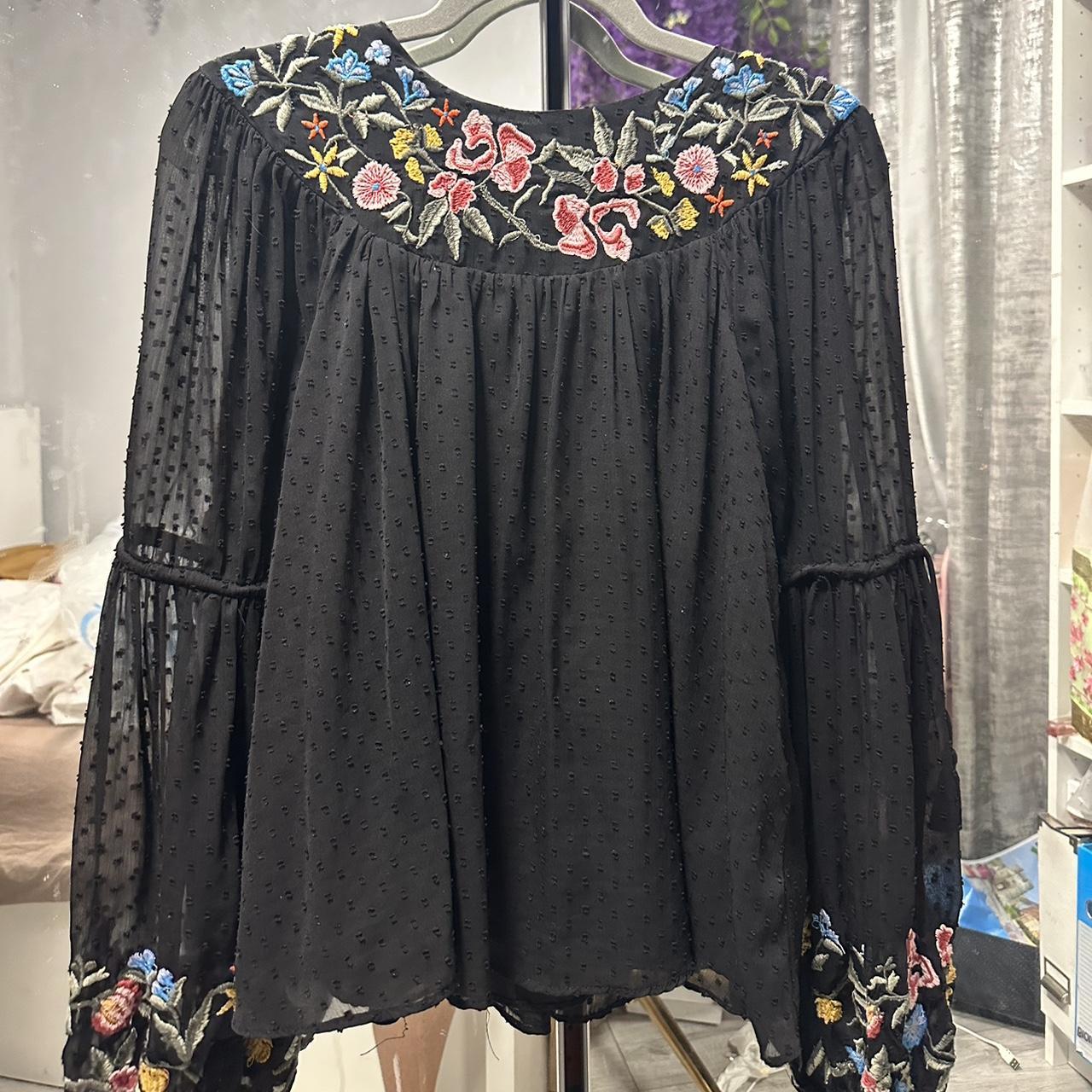 Cute zara too with detailed floral embroidery... - Depop