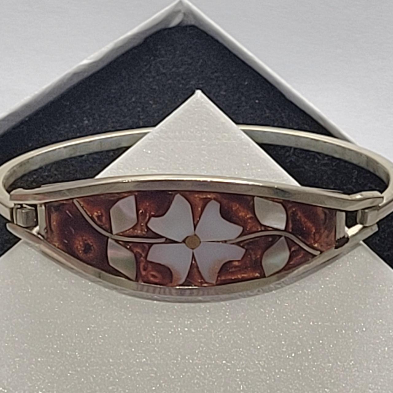 Extremely beautiful Alpaca Mexico Bracelet Bangle... - Depop