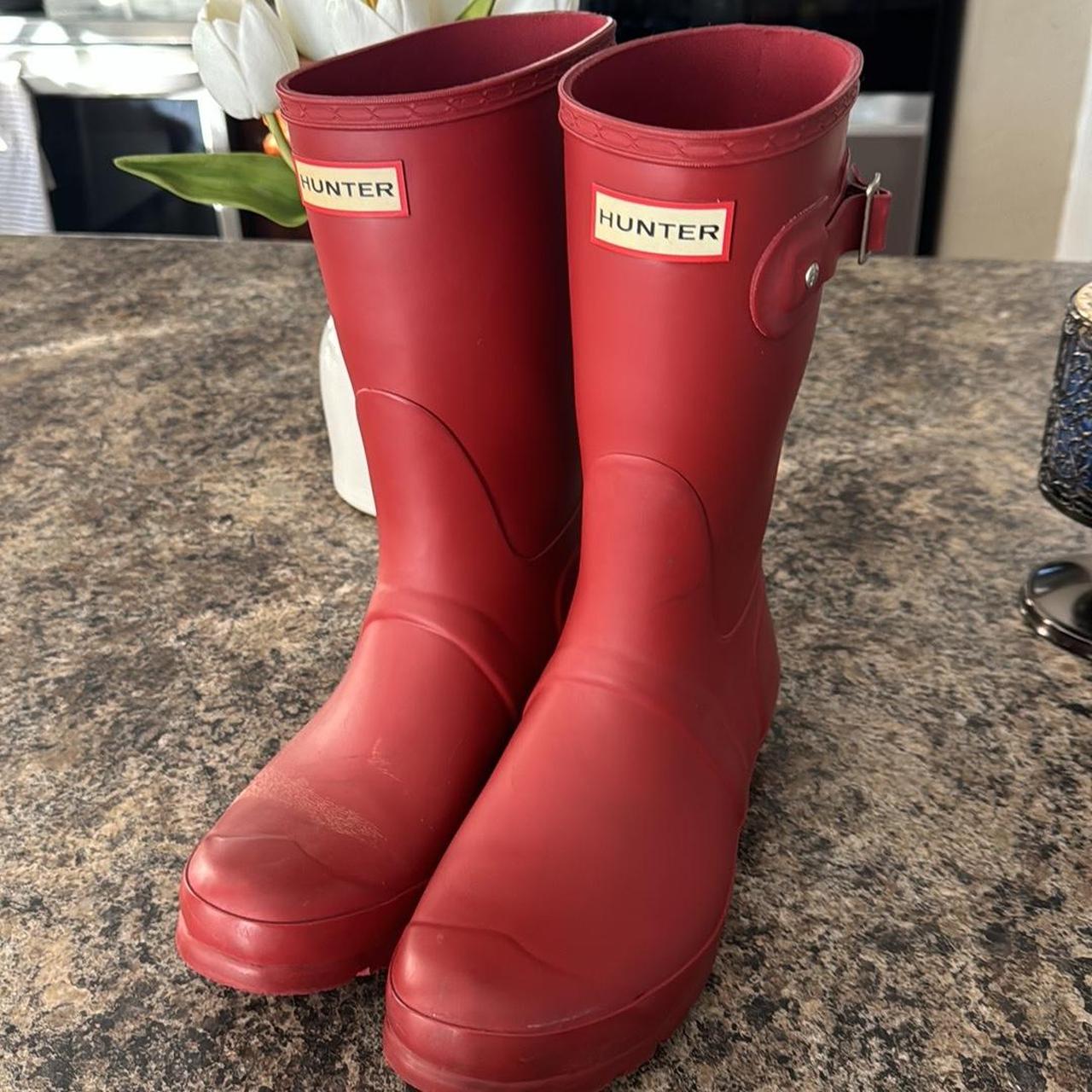 Hunter Original Short red boots Pre-owned condition... - Depop