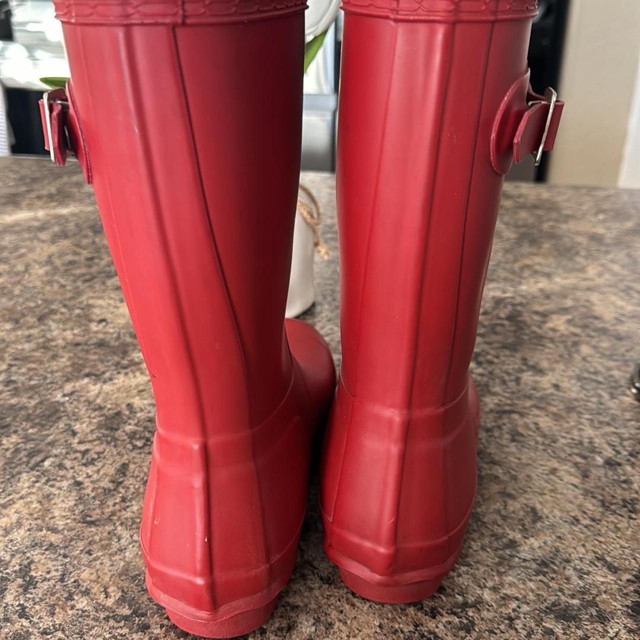 Hunter Original Short red boots Pre-owned condition... - Depop