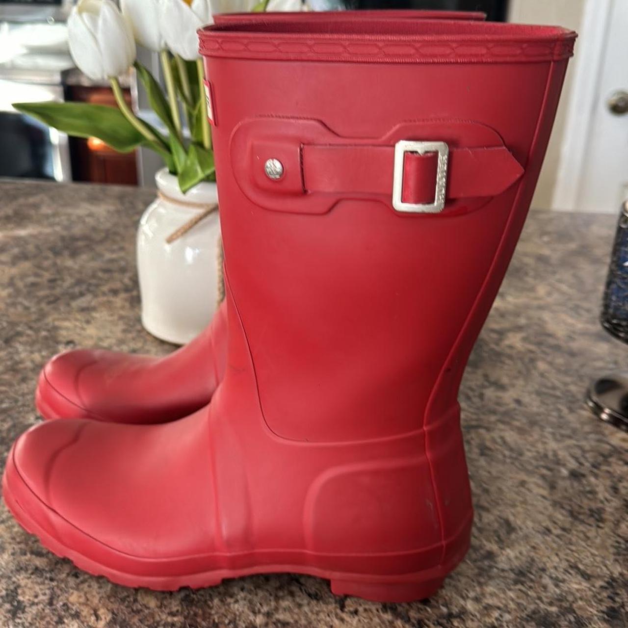 Hunter Original Short red boots Pre-owned condition... - Depop