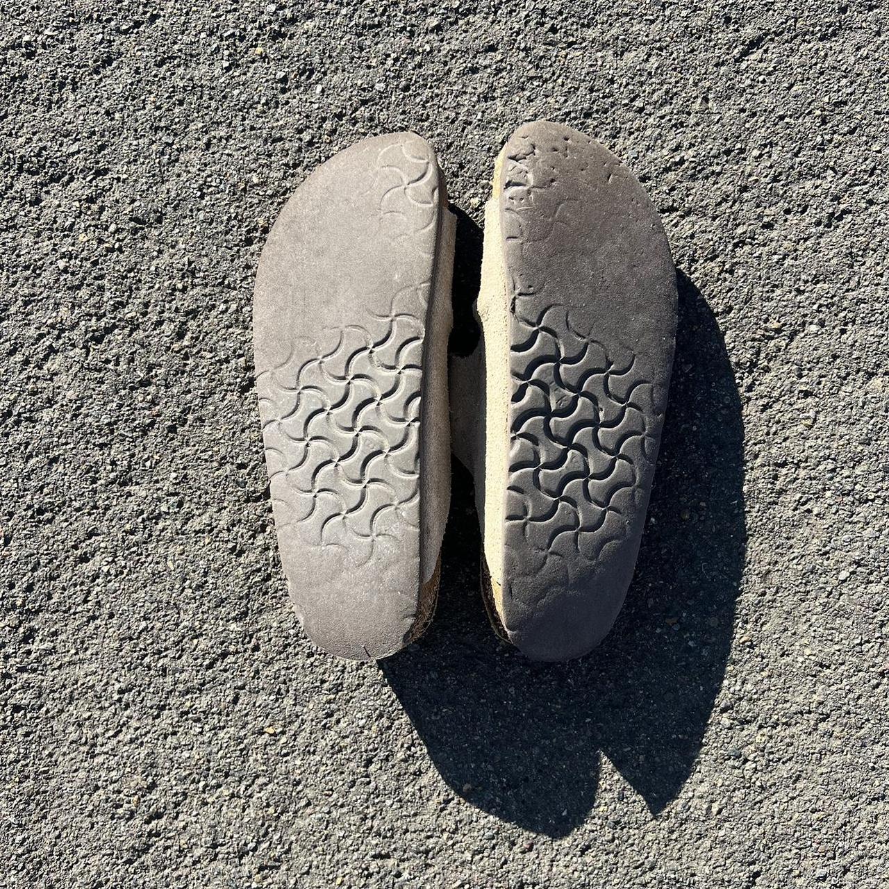 Birkenstock sandler Size 8? Wear on bottom or soul... - Depop