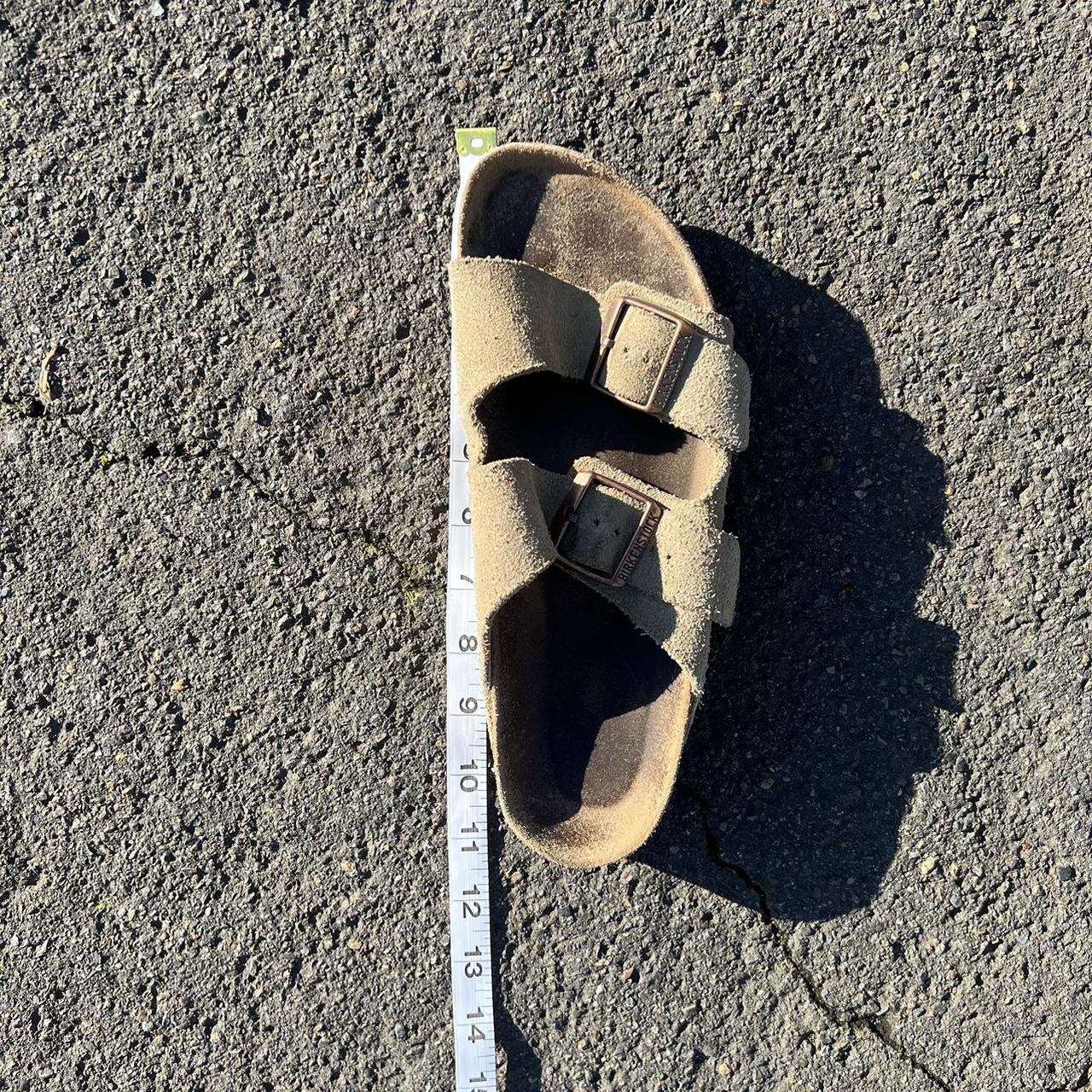 Birkenstock sandler Size 8? Wear on bottom or soul... - Depop