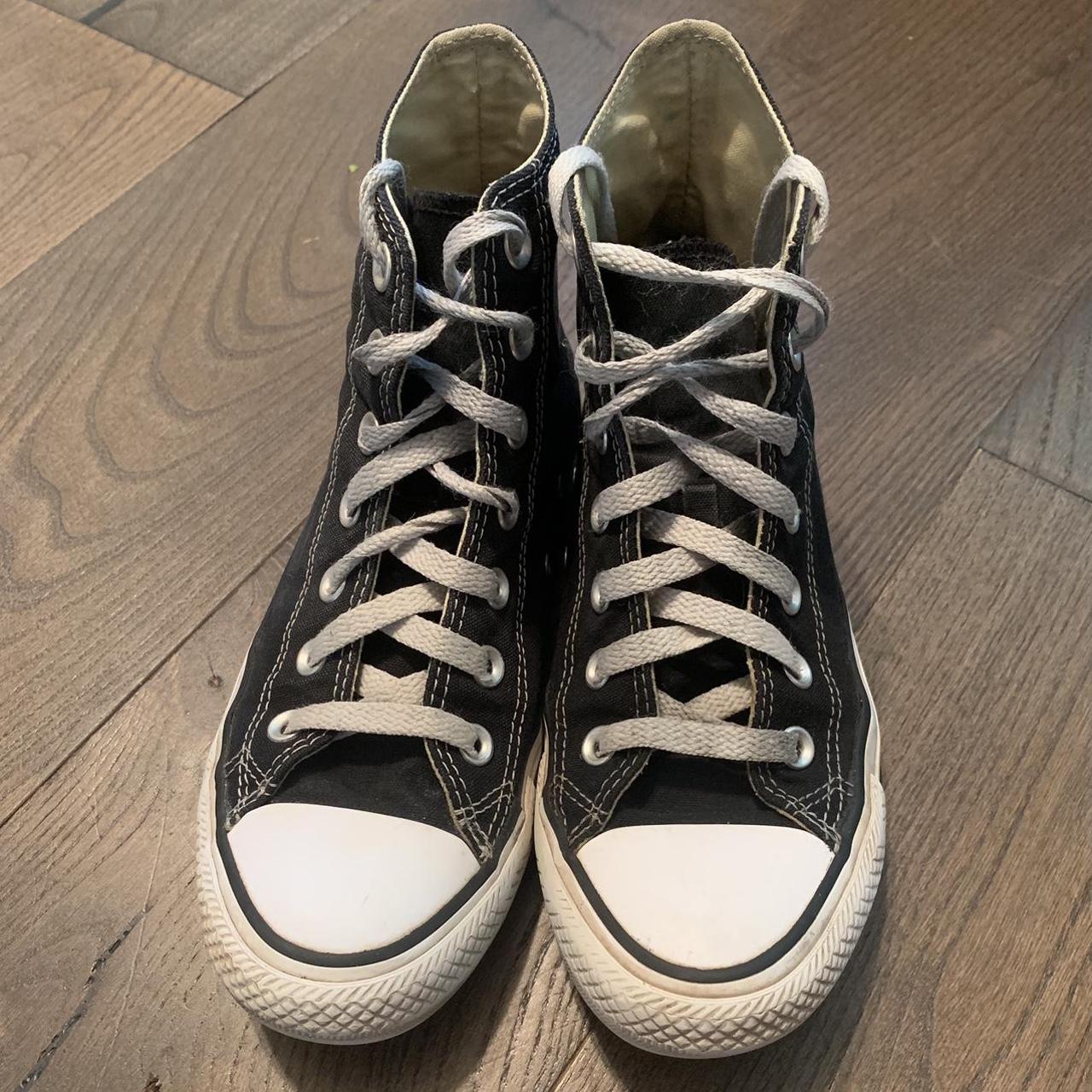 lightly worn black converse women’s size 7 - Depop