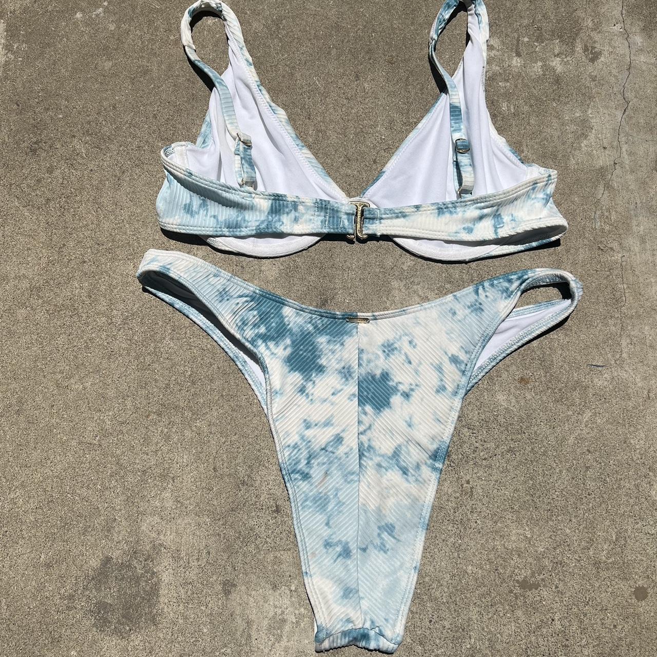 Hollister Co. Women's Blue and White Bikinis-and-tankini-sets | Depop