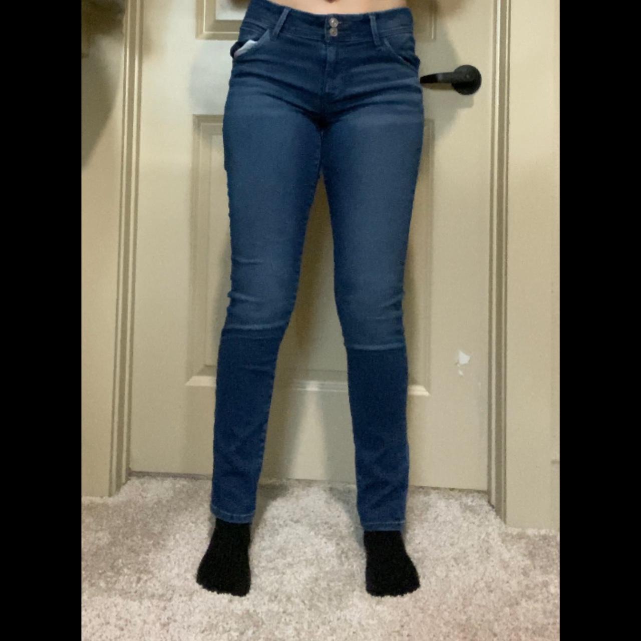 good fit blue jean, model 5’4” 135lbs - Depop