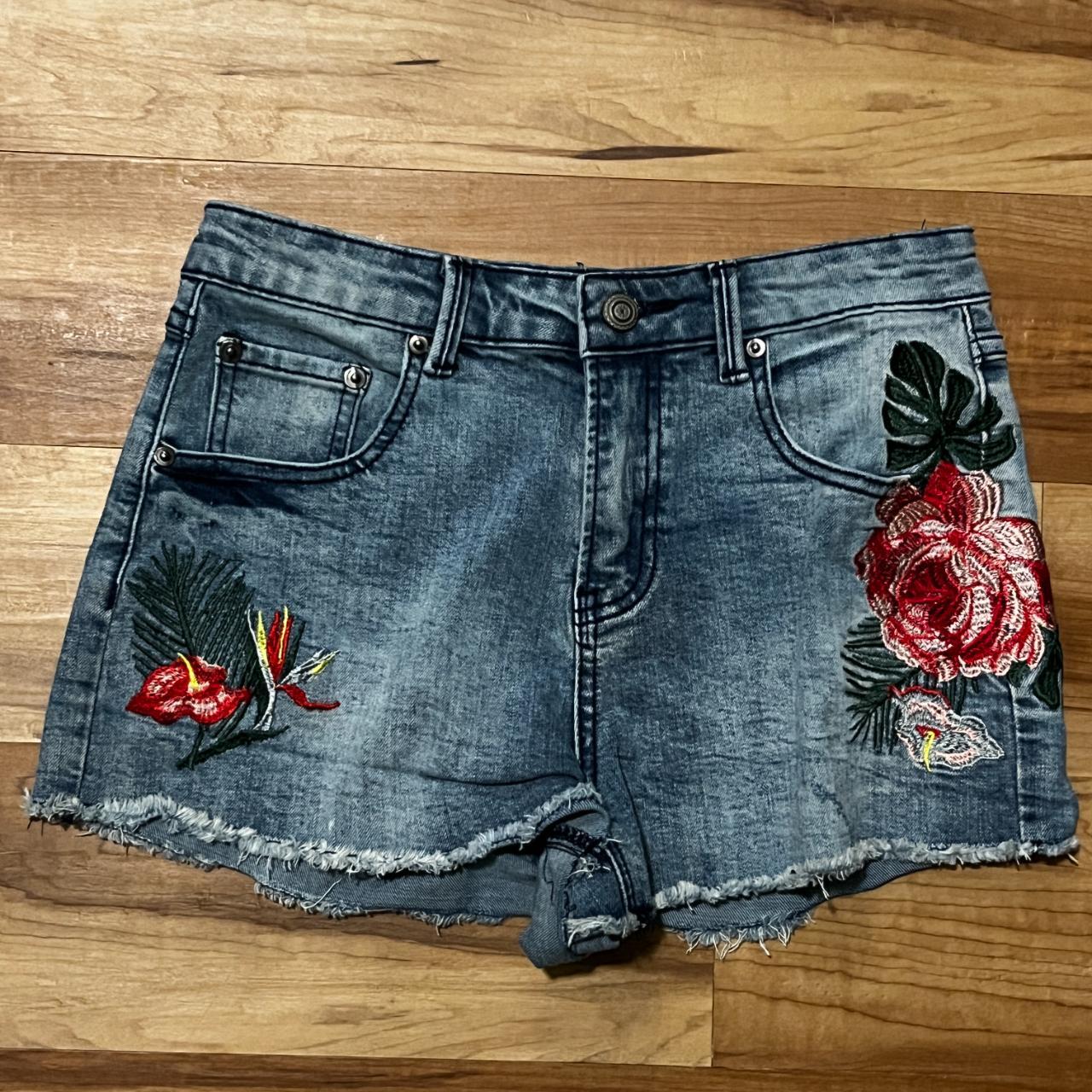 Gianni Bini Shorts Floral Embroidered Women's Denim... - Depop