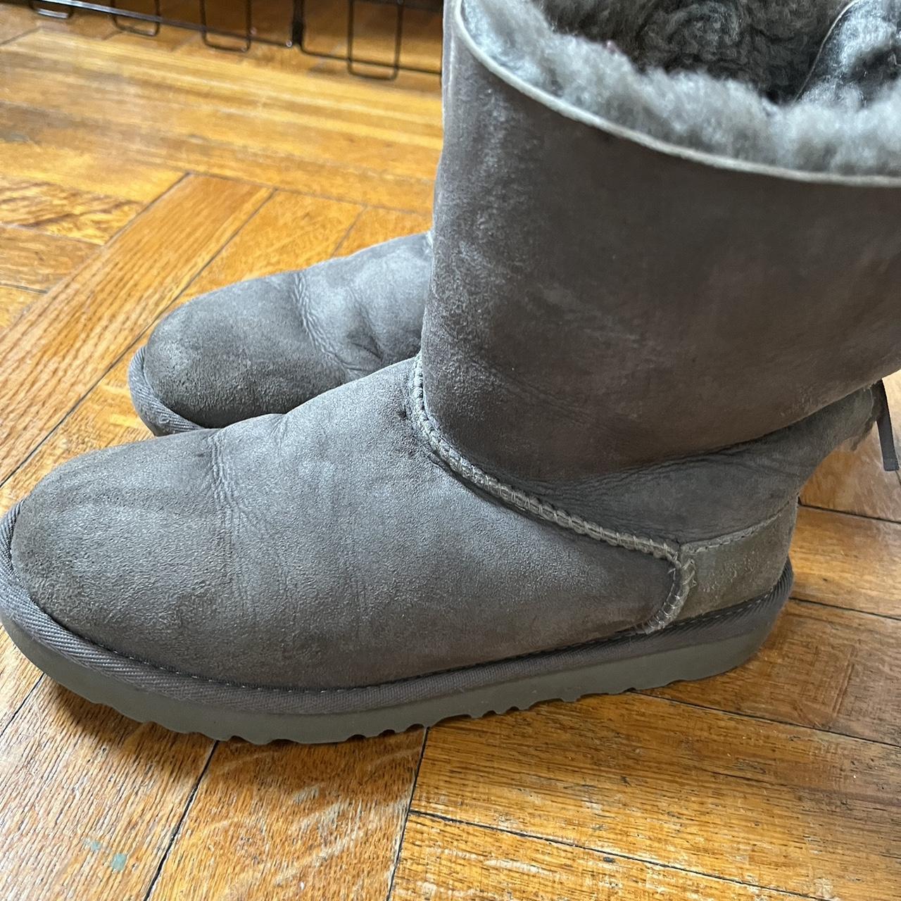 Kids (size 4) Grey ugs with ribbons on back - Depop
