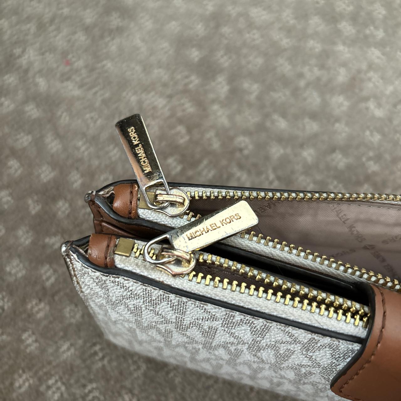 michael purse hand wallet!! super cute just dont use... - Depop