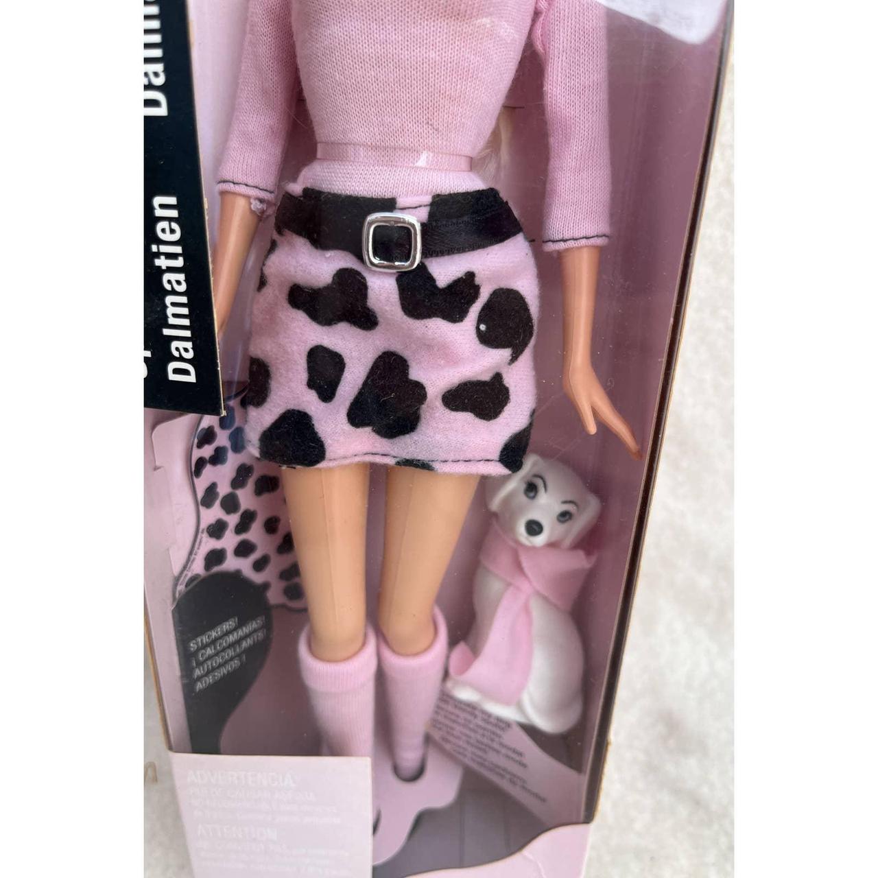 This is a stylin vintage y2k blond Barbie from 2001... - Depop