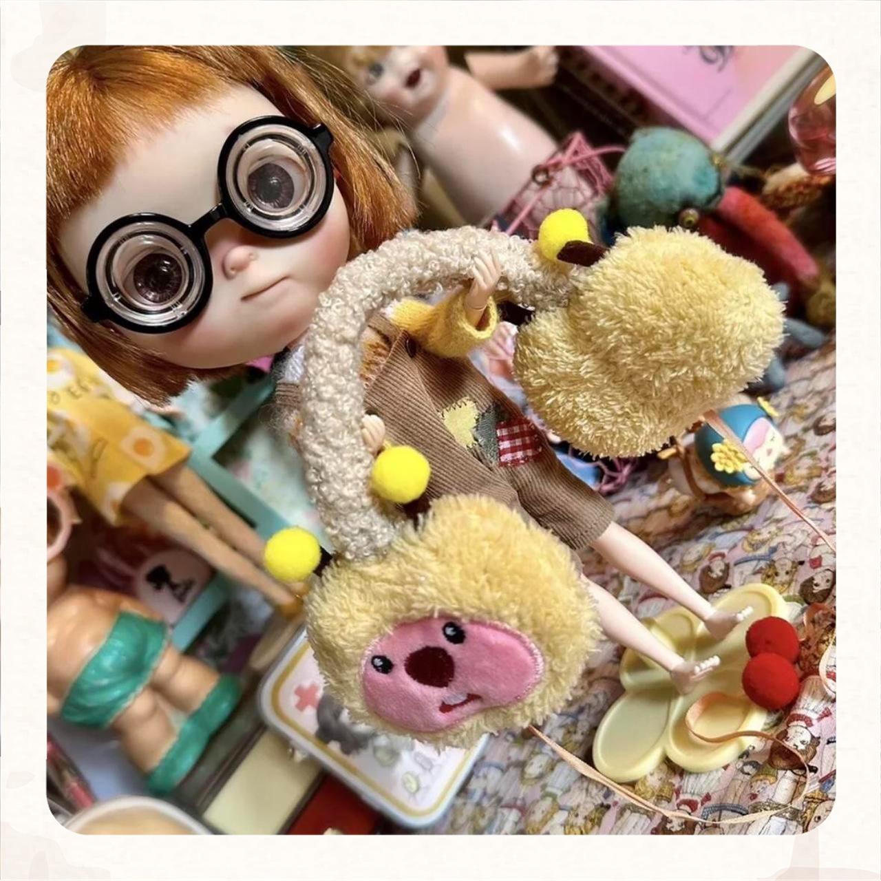 🐝~ cuDDLy beE ~ eAr muFFs ~ fOr bLyThE dOLL ... - Depop