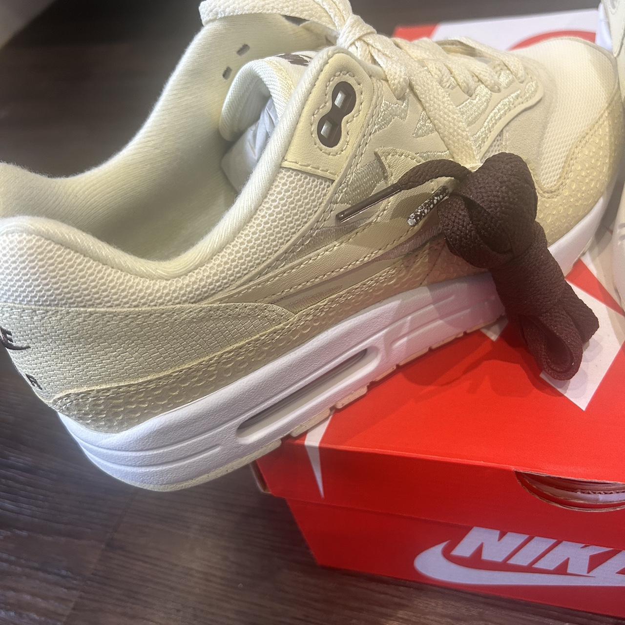 Nike Women's Cream Trainers | Depop