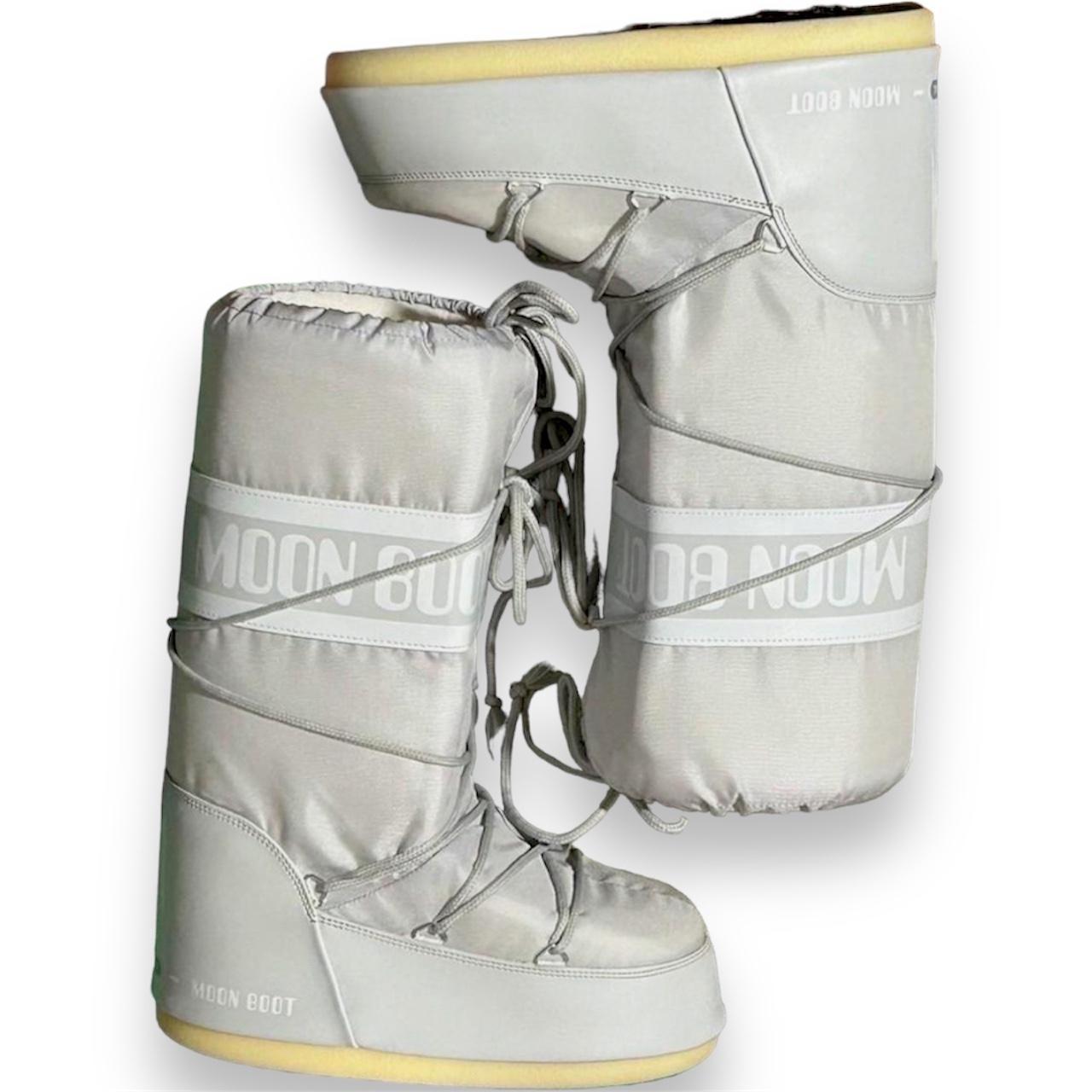 Moon Boot Women's Grey Boots | Depop
