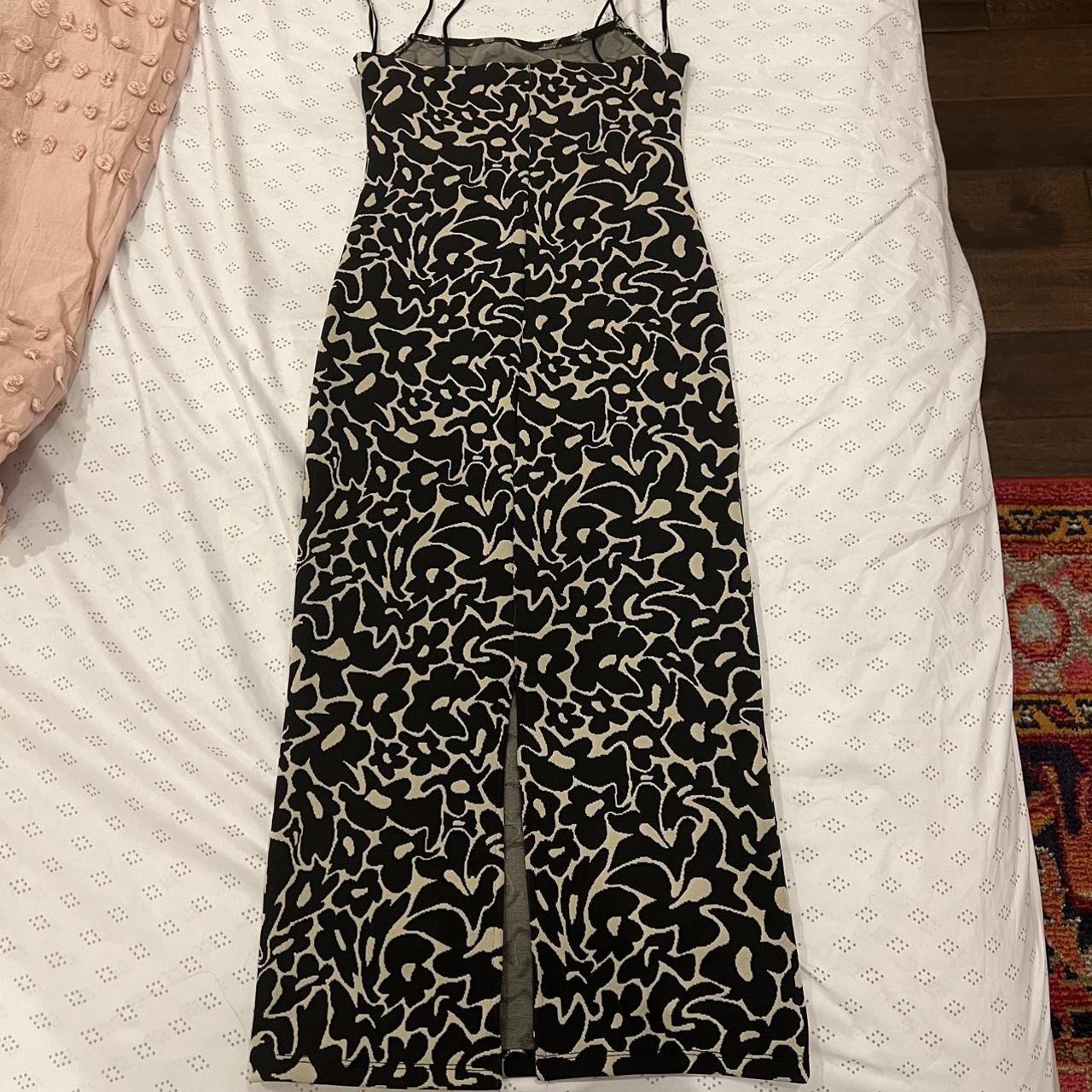 bodycon midi dress with floral pattern from ZARA in... - Depop