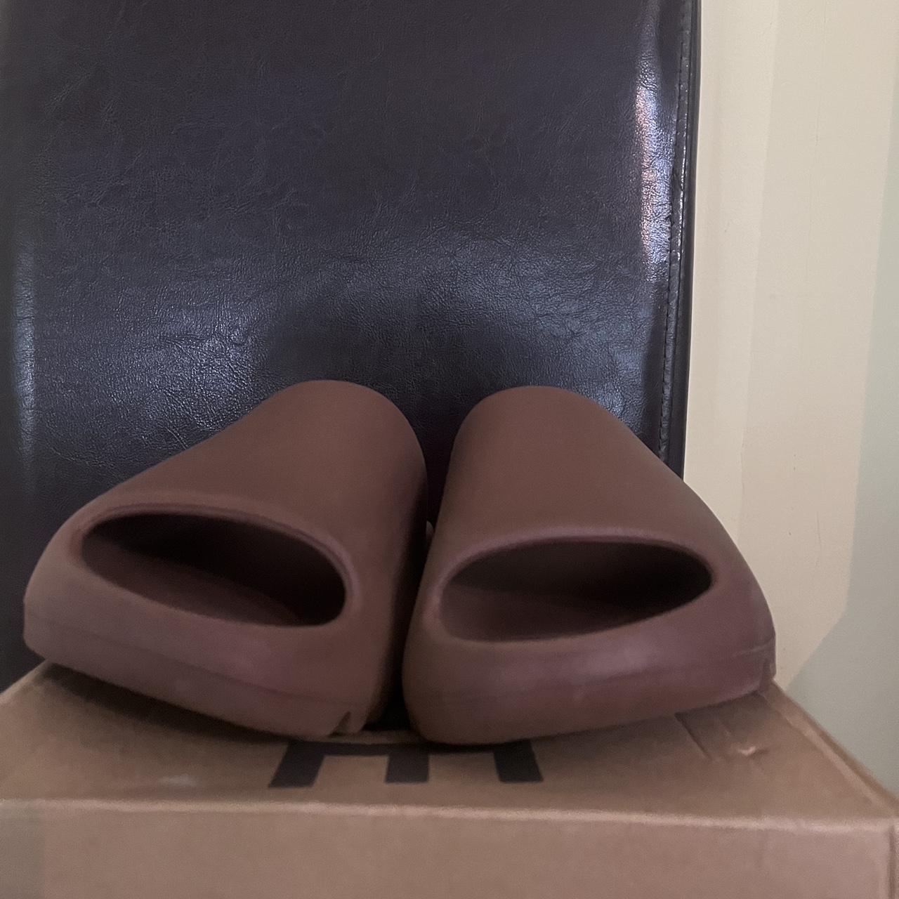 women’s 8-9 yeezy slides color flax (unisex) minor... - Depop