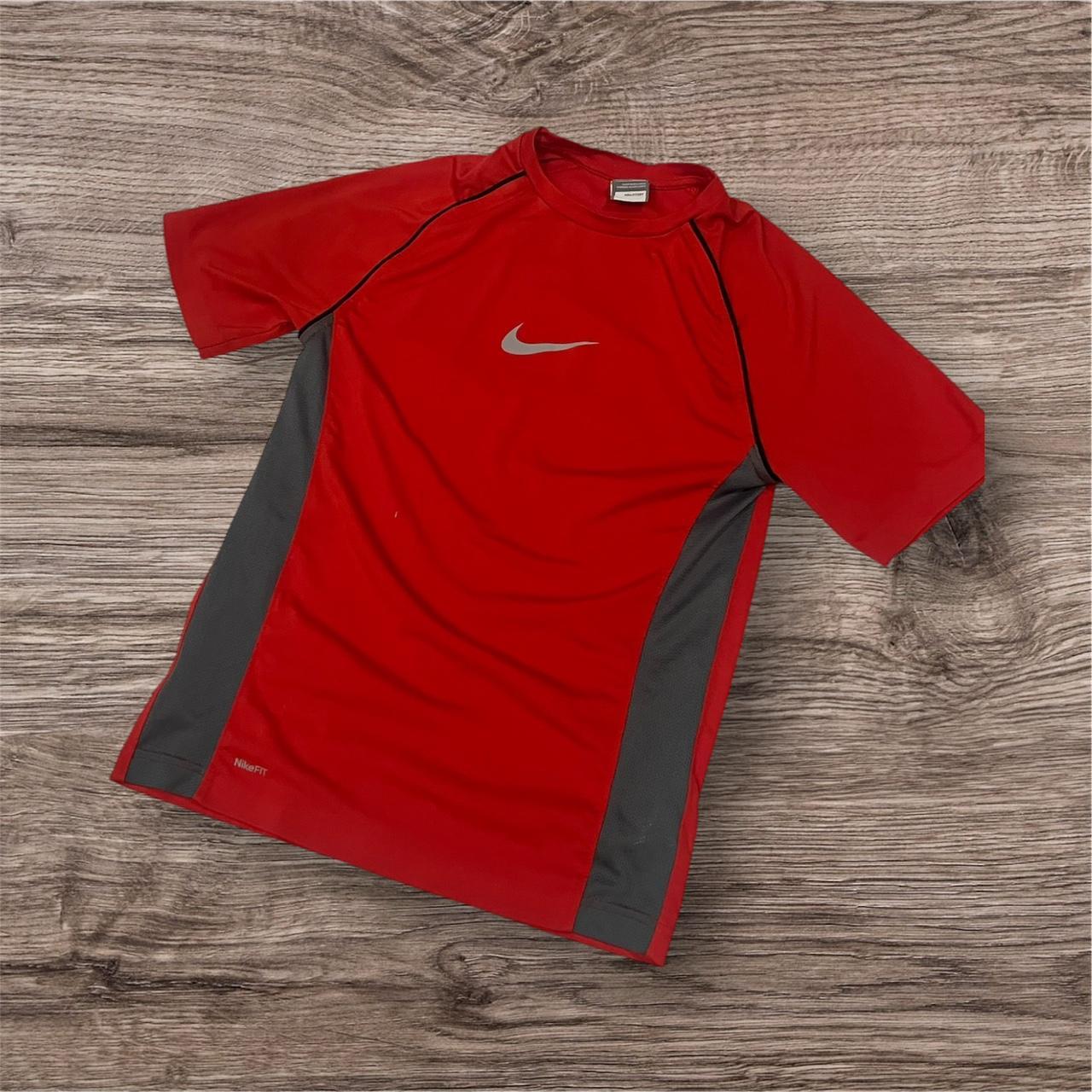 Vintage Nike top Amazing condition Really nice... - Depop