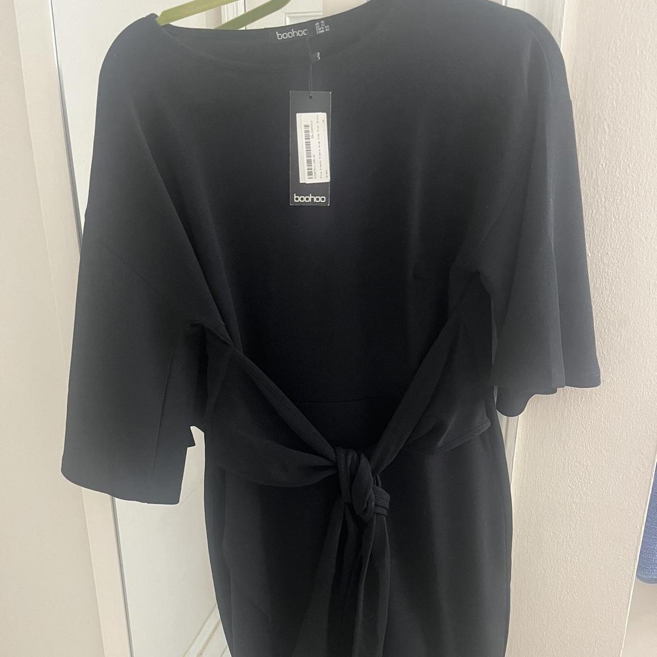 Sleek black Boohoo midi dress- BWT, never worn, size 12 - Depop