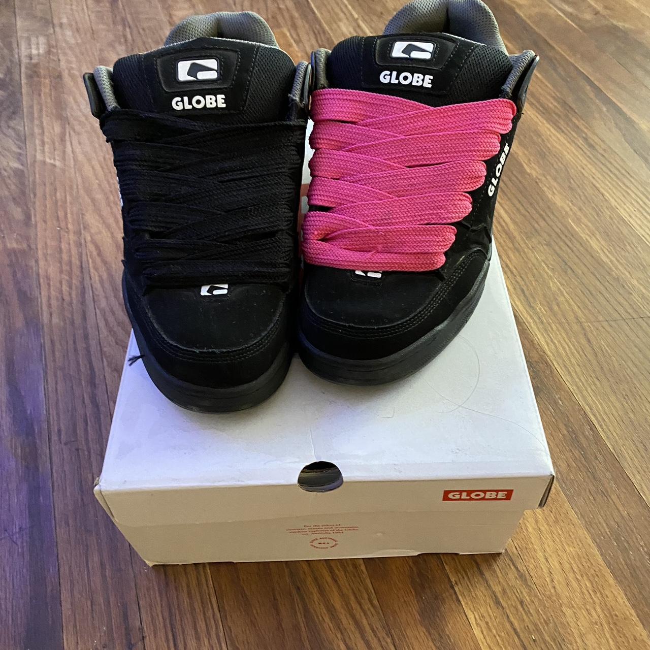 chunky globe shoes look alot like dc shoes they got... - Depop