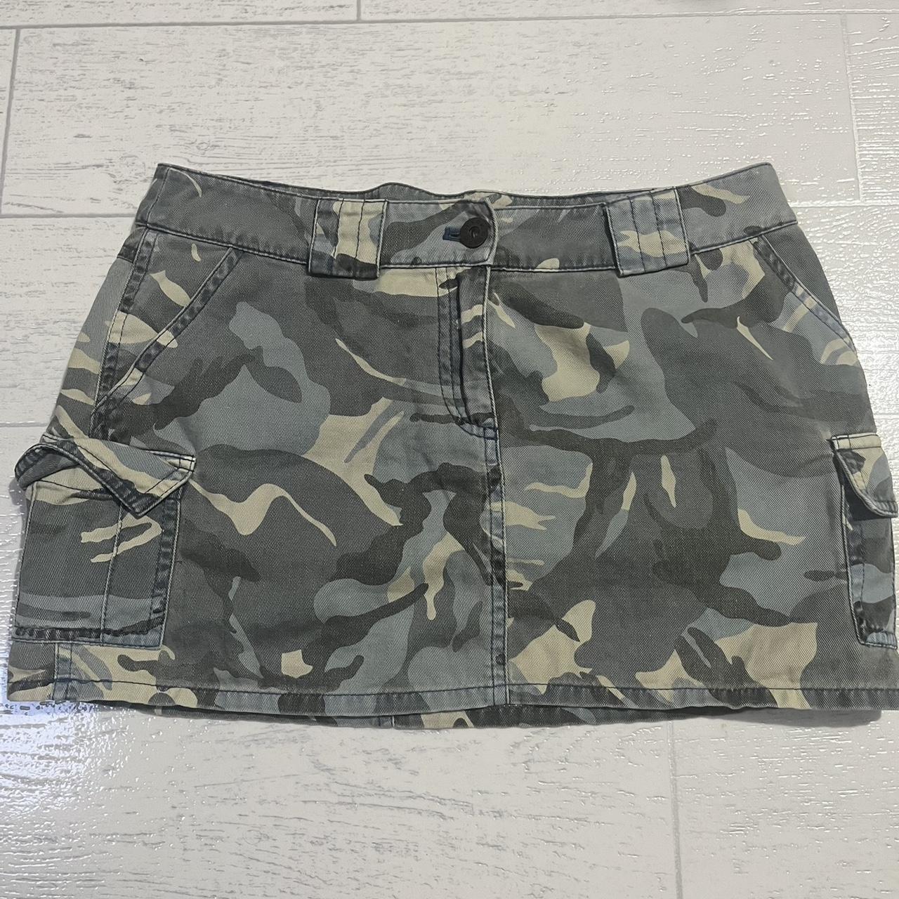 Khaki and green Stark camo mini cargo skirt #vintage... | Depop
