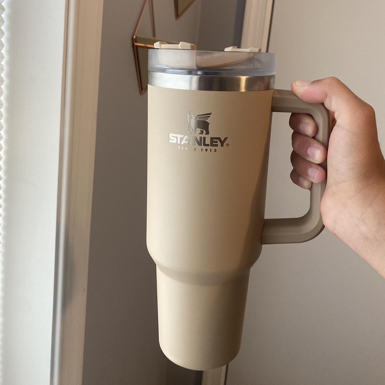 🤎🤎 40oz Mocha Tan Stanley tumblr!!! 🤎🤎 Like new,... - Depop