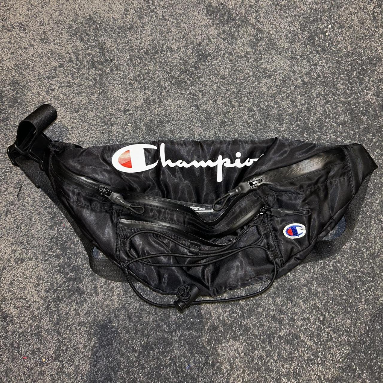 Champion bum bag - Depop