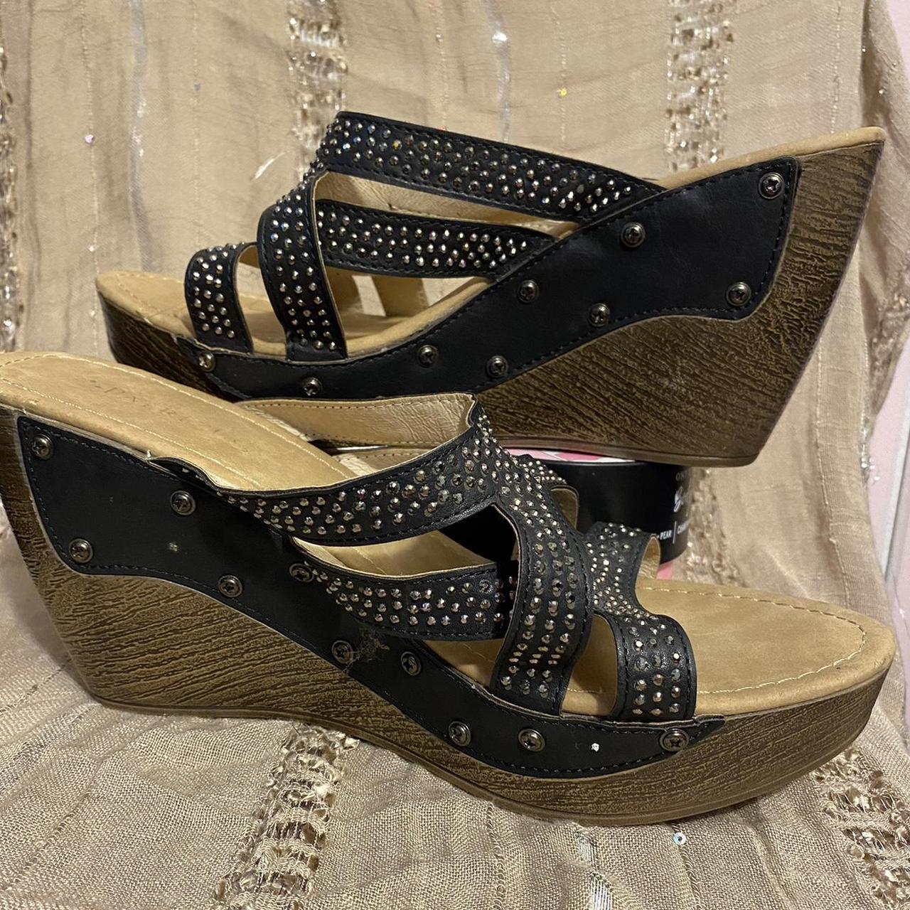 4 inch wedge size 9 could fit 8. comfortable and... - Depop