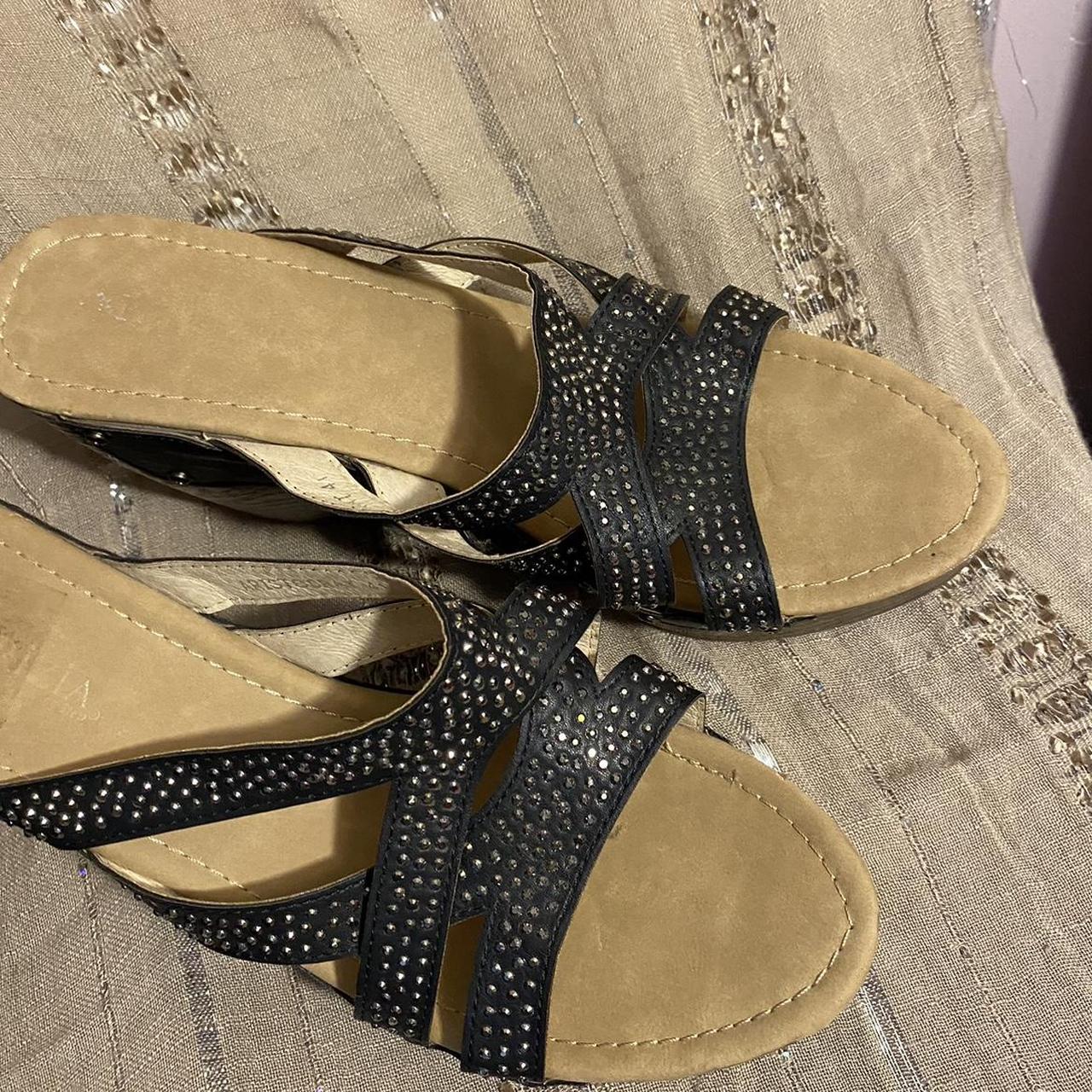 4 inch wedge size 9 could fit 8. comfortable and... - Depop