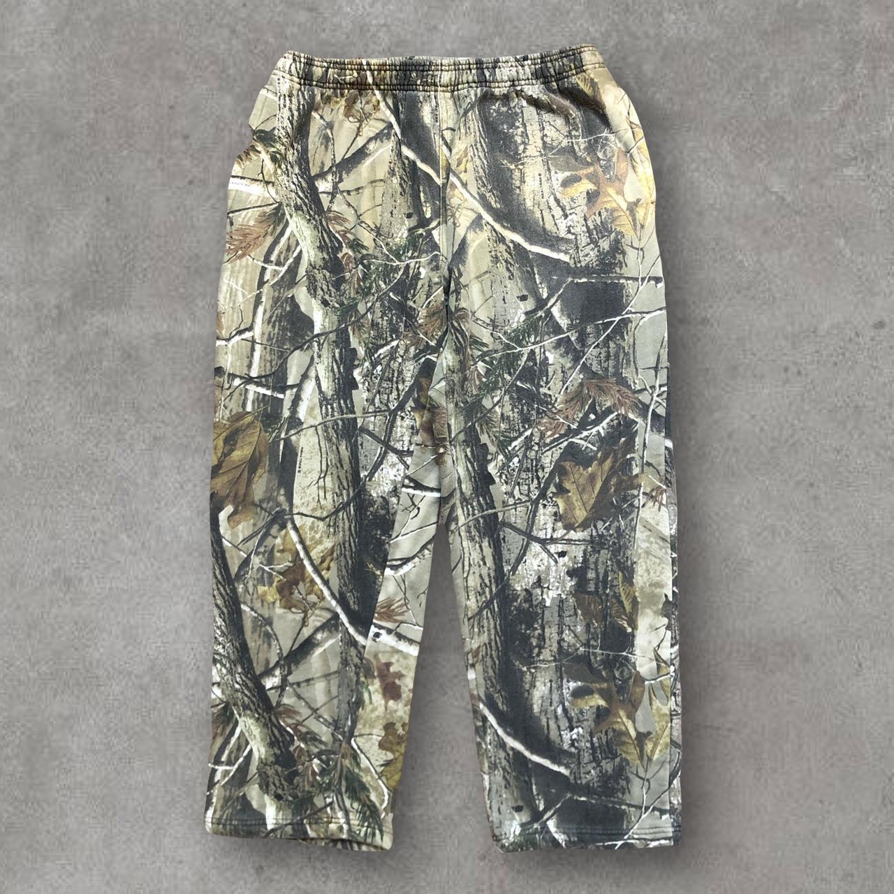 Vintage Realtree Camo Sweatpants Size Large Fit... - Depop