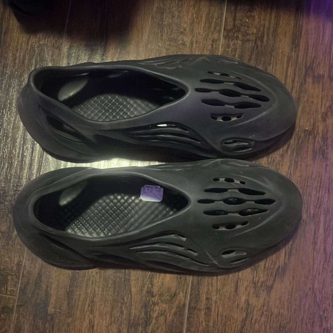 Yzy Foam Runners Onyx Con:8.5 size 11(runs small so... - Depop