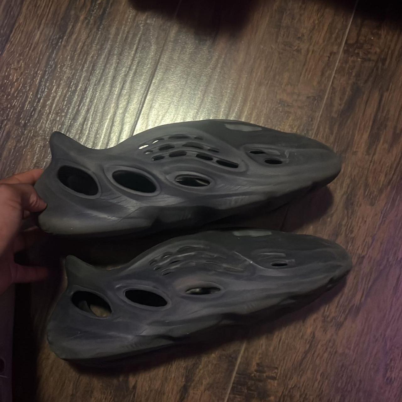 Yzy Foam Runners Onyx Con:8.5 size 11(runs small so... - Depop