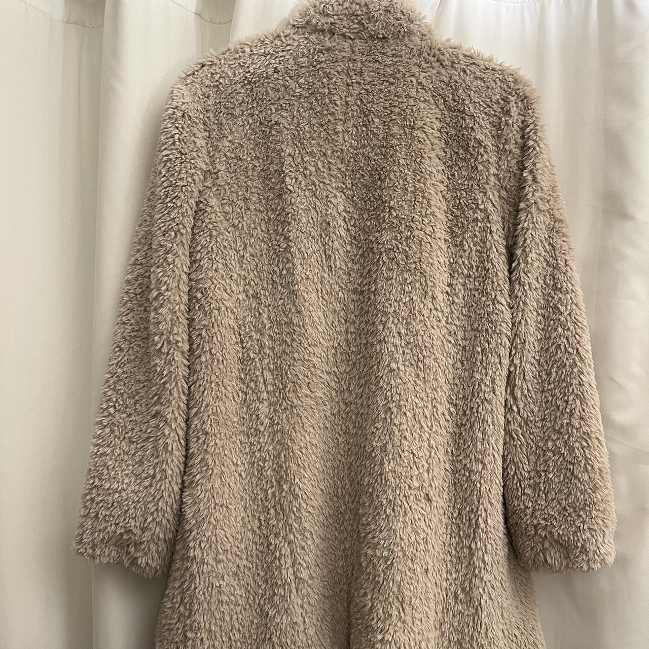 Kenneth Cole fluffy leopard print lined coat size... - Depop