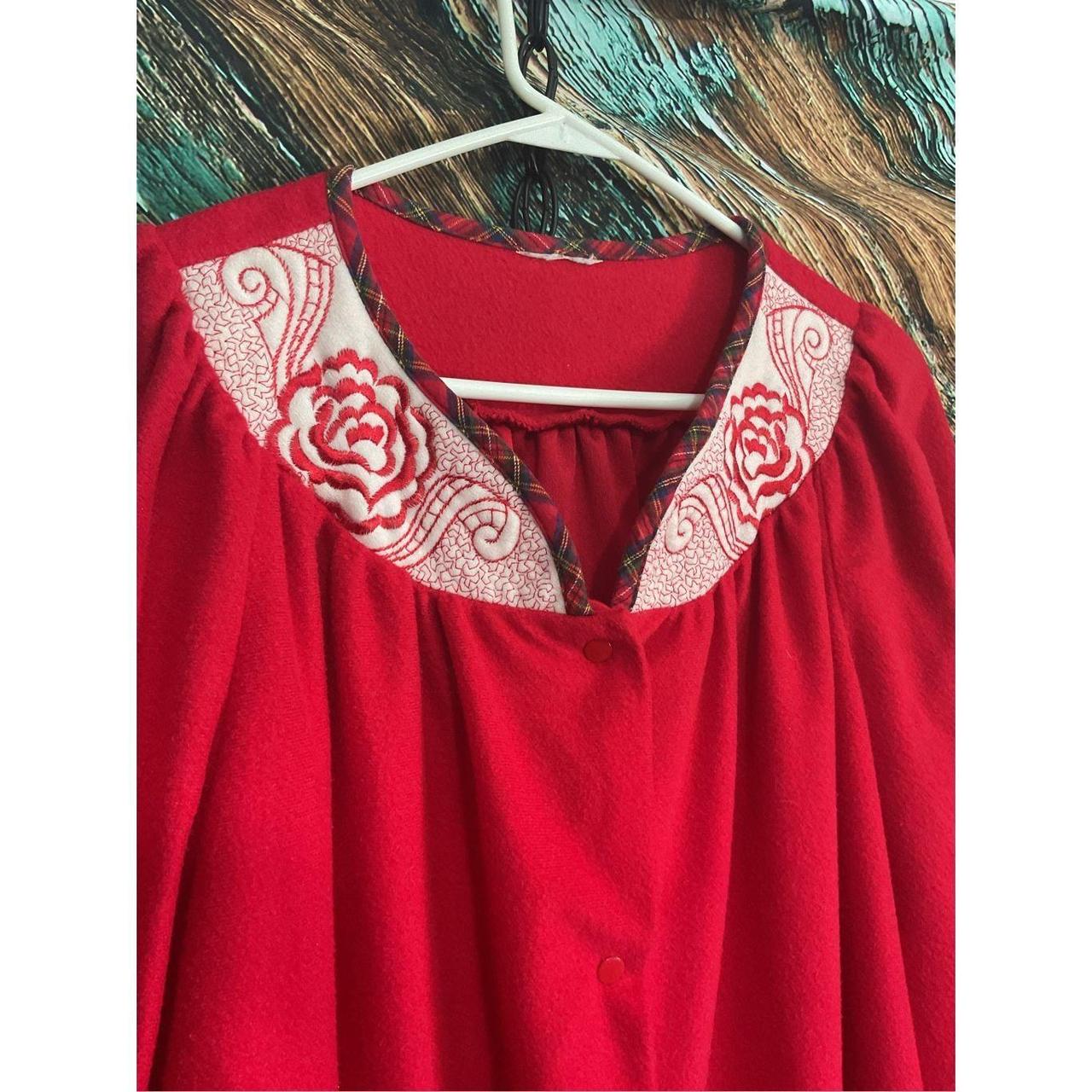 Vintage 70’s Robe Fleece Polyester ( No Tag, but is... - Depop