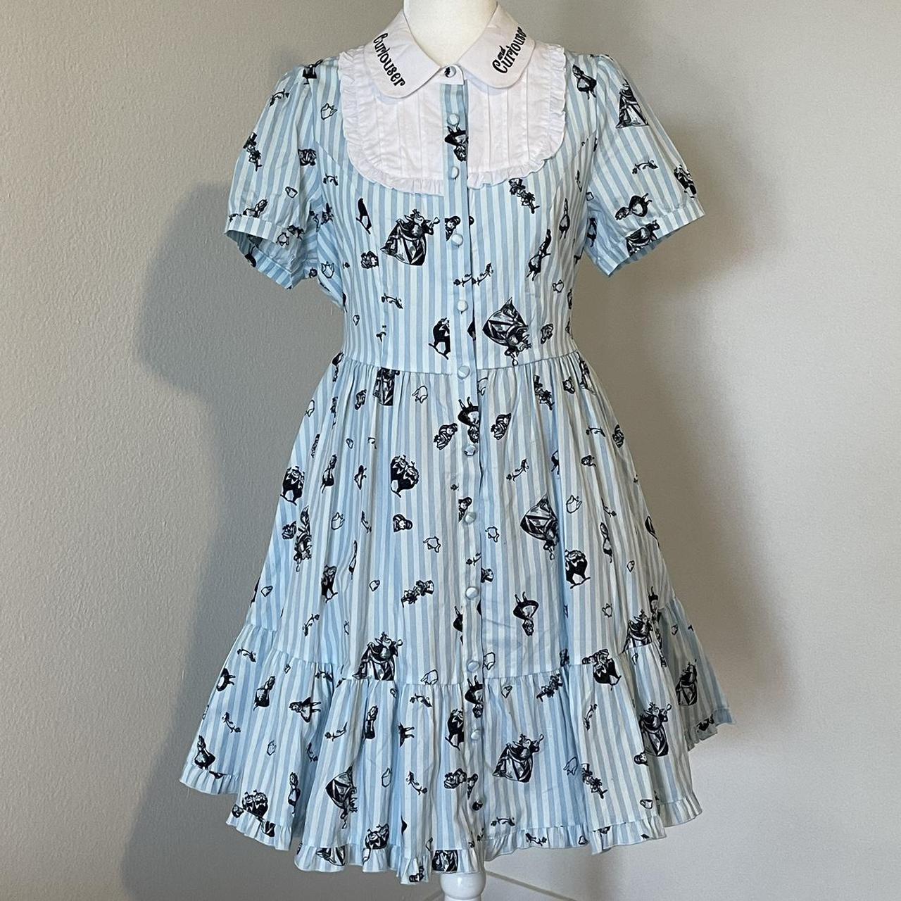 Hot Topic Women's White and Blue Dress | Depop