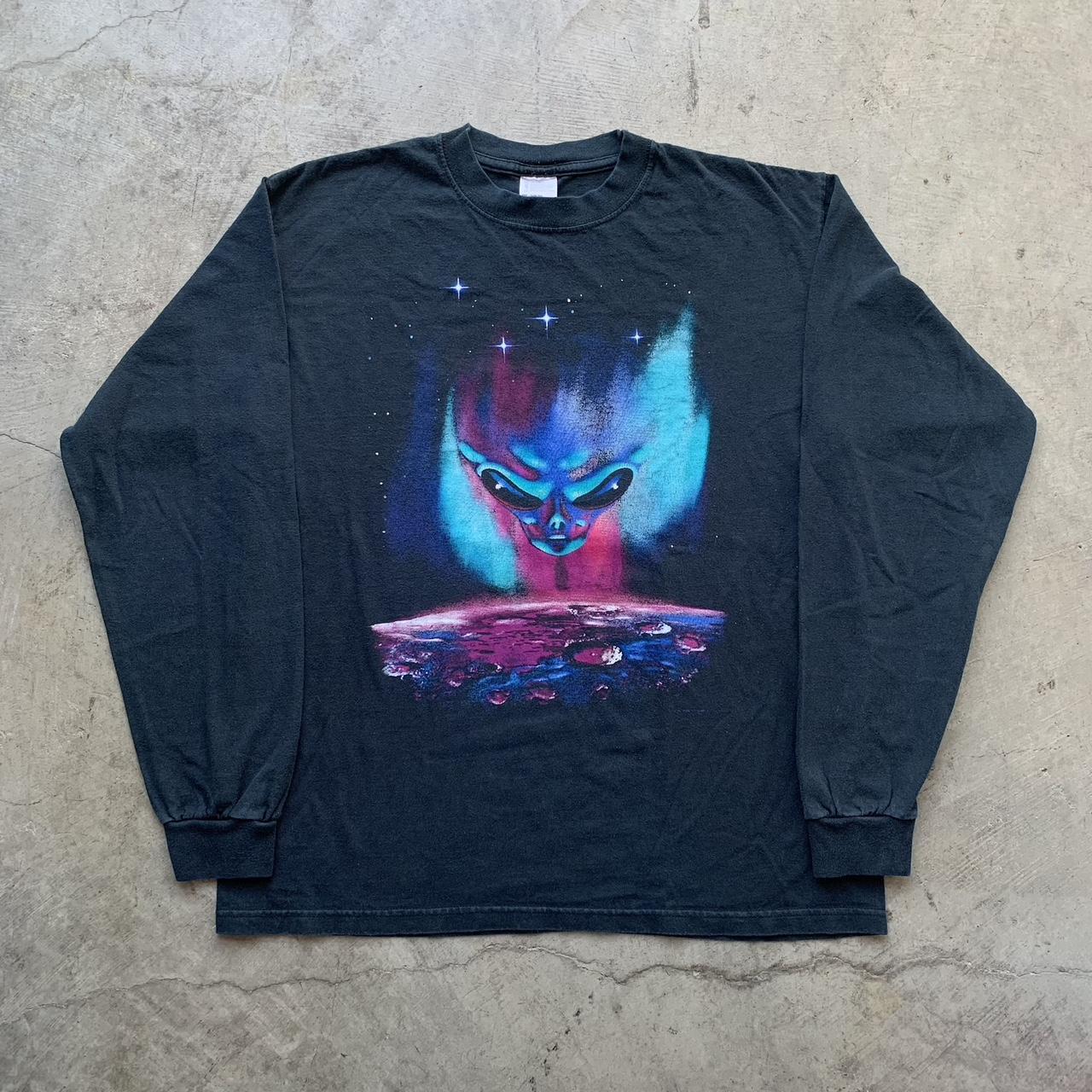 Vintage 90’s Y2K alien t shirt Fashion victim type... - Depop
